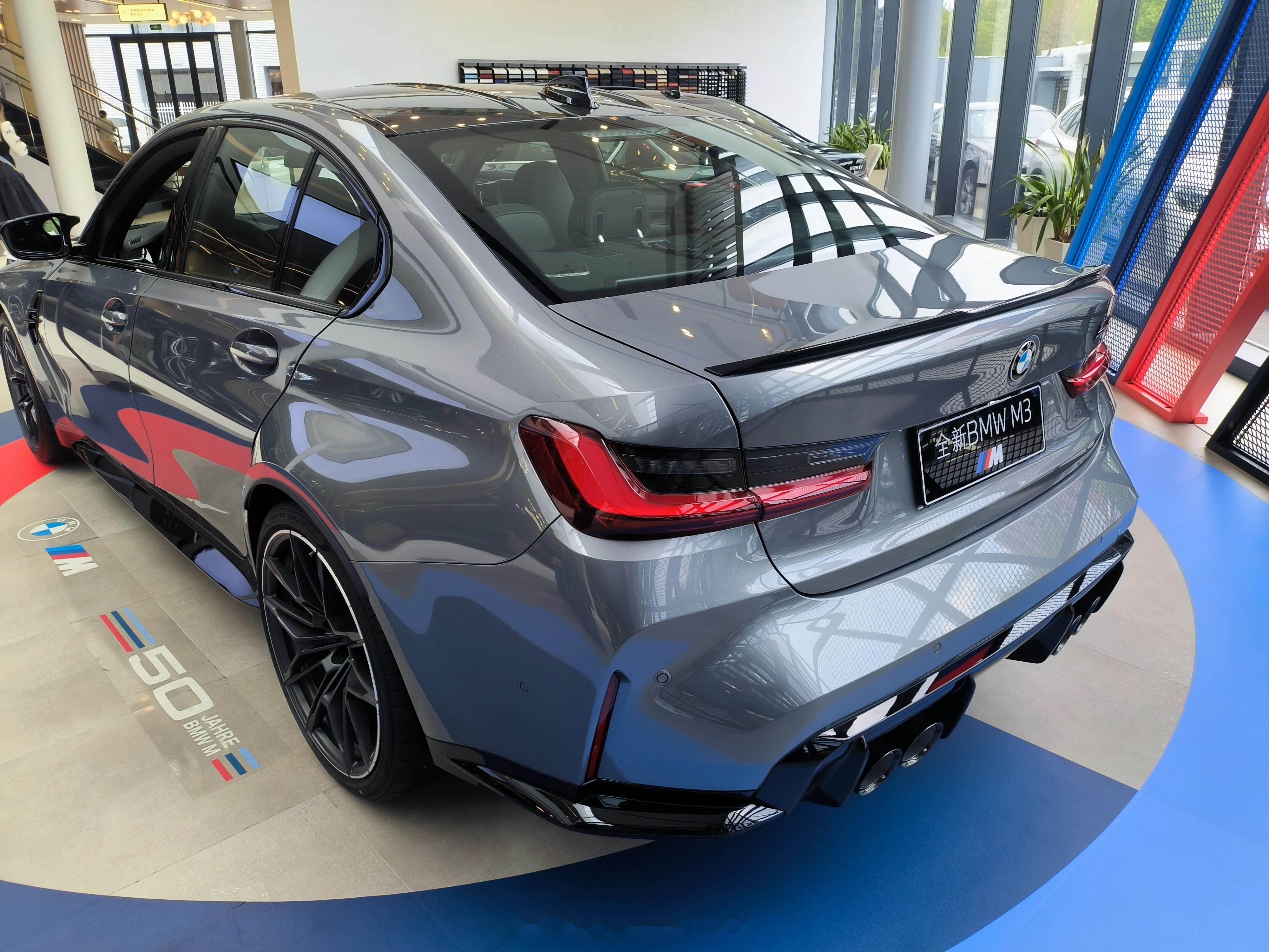 第一次见M3真车，并且摸了摸，有钱真好_宝马M3社区_易车社区