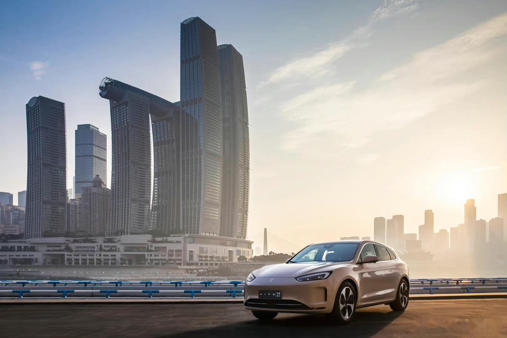 AITO 首款纯电车型问界 M5EV 亮相了这个新配色叫“暖星云”，粉白粉白的还_问界M5社区_易车社区