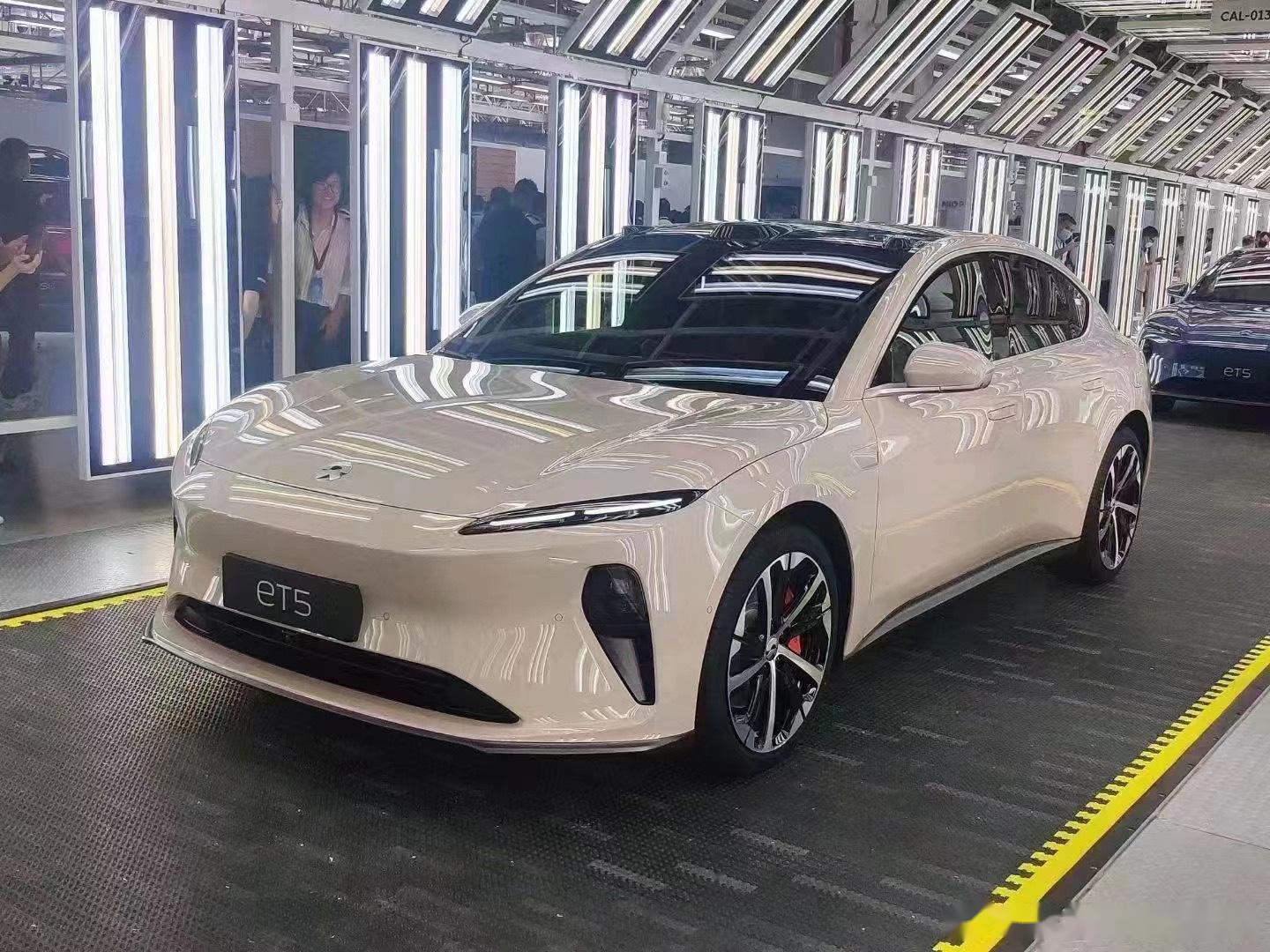 蔚来ET5新车下线。 颜值即正义，造型是真的帅。 #蔚来##蔚来et5#_蔚来ET5社区_易车社区