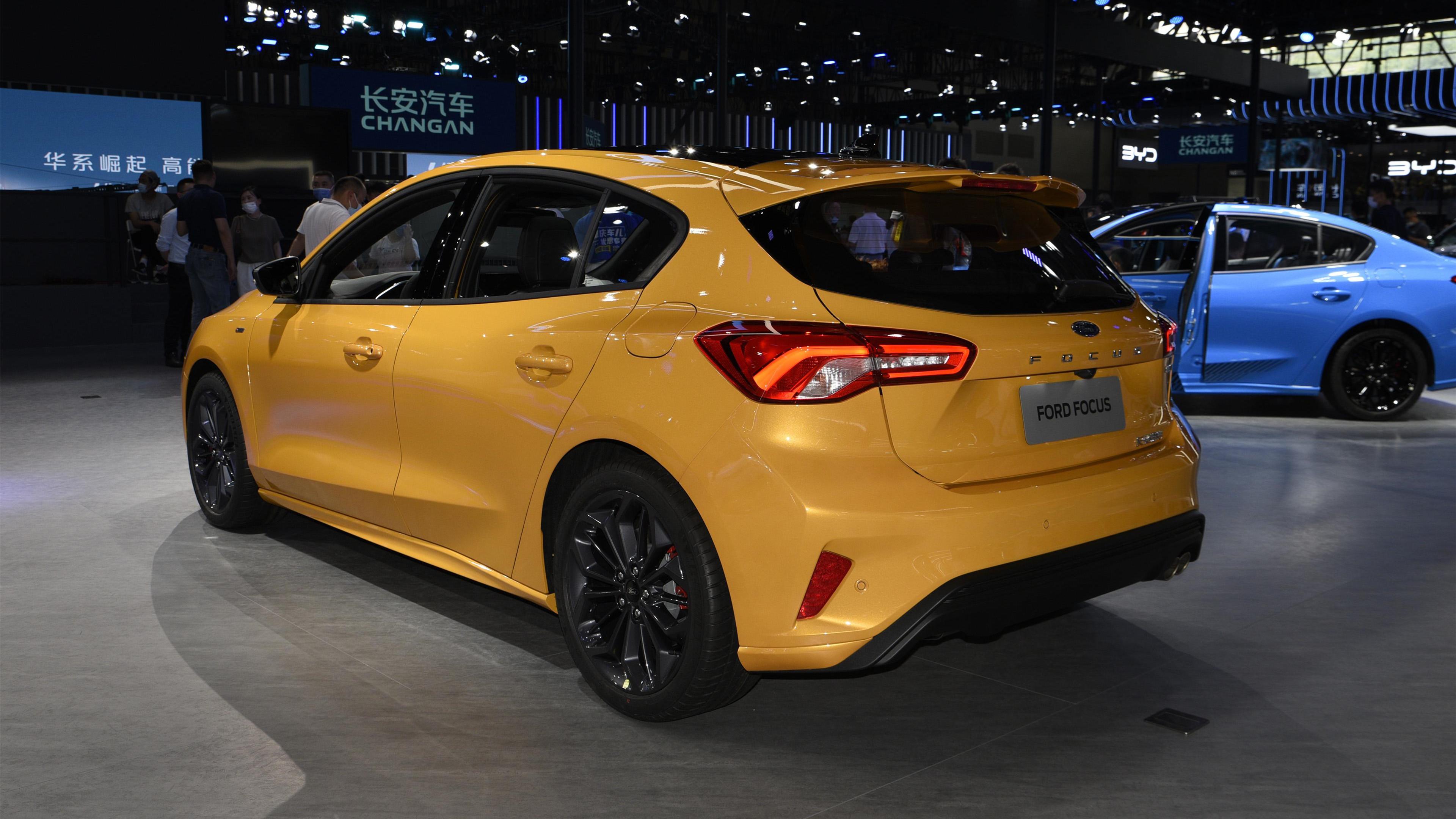 #谁的青春不起风# 当年福克斯和高尔夫可是很多人的梦想之车，在油电混动、纯电动为_福克斯社区_易车社区