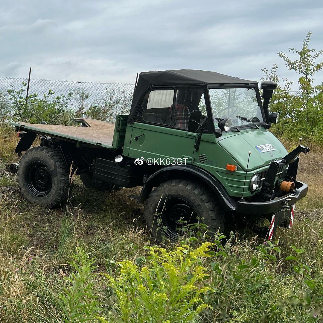 (⊙o⊙)哇 地球上顶级复古玩家的收藏 1982年的w460军版大G和1968年_奔驰G级社区_易车社区