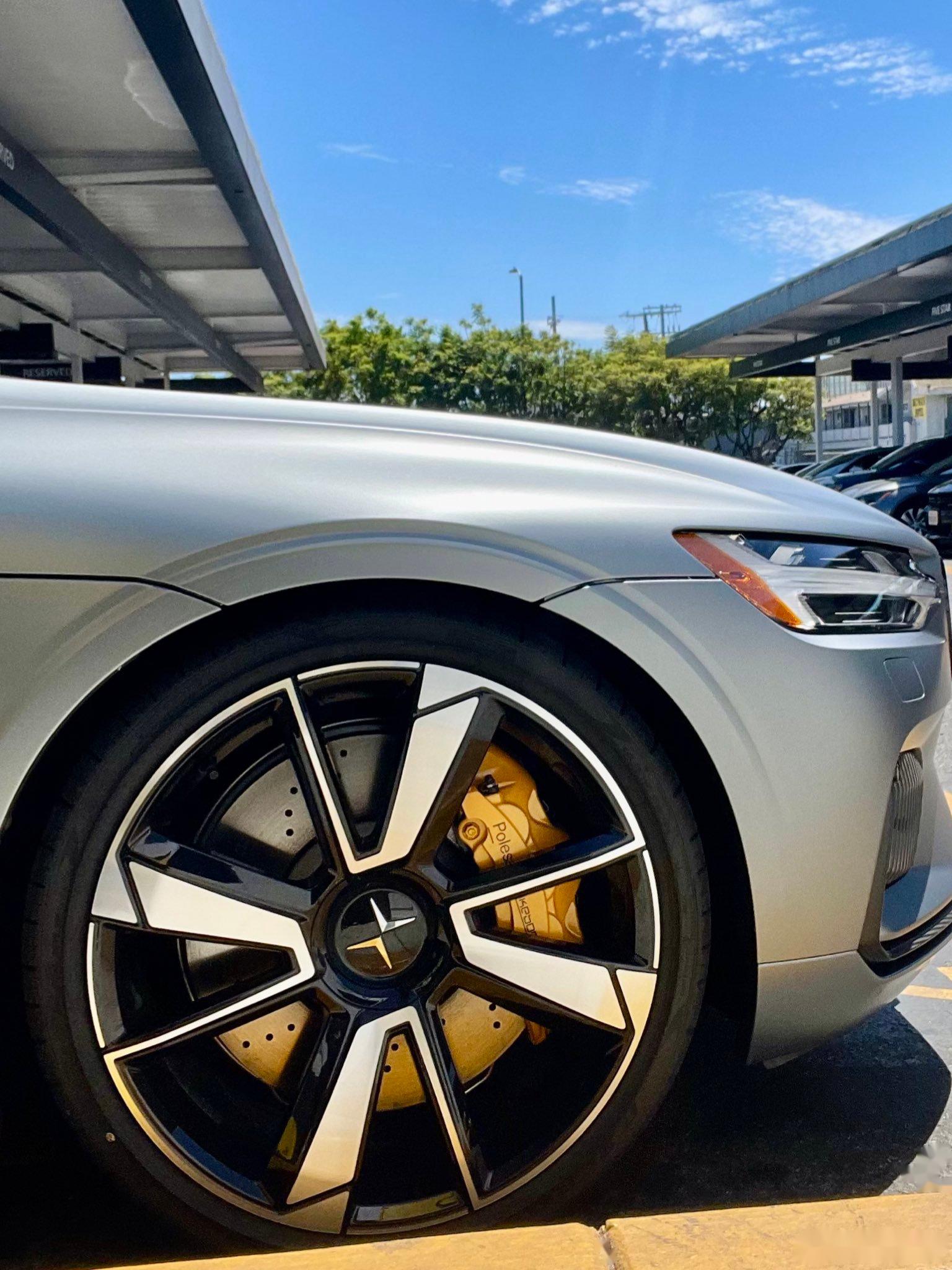 Hertz在洛杉矶机场提供的租车服务居然还包括极星1，这可完全没想到，这玩意不应_undefined_易车社区