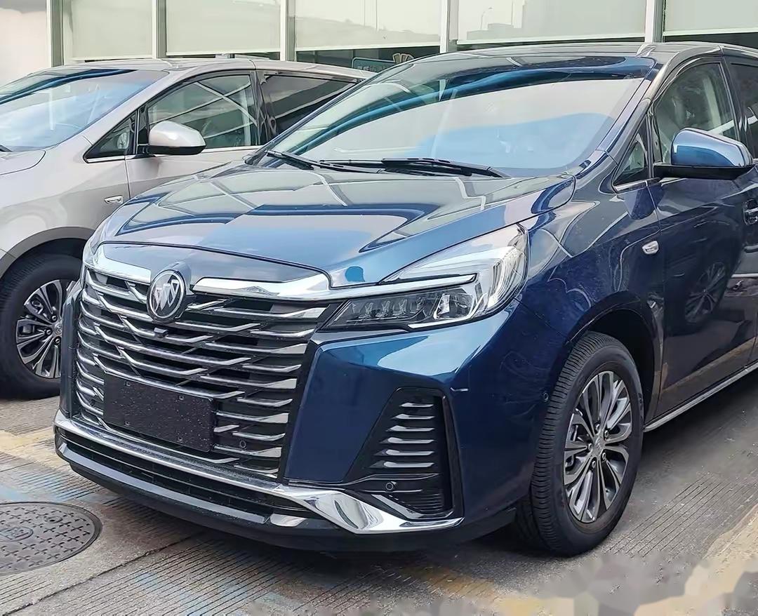 #谁能成为豪华MPV新宠#全新别克GL8外观图曝光，霸气的前脸将GL8的豪华商务_别克GL8社区_易车社区