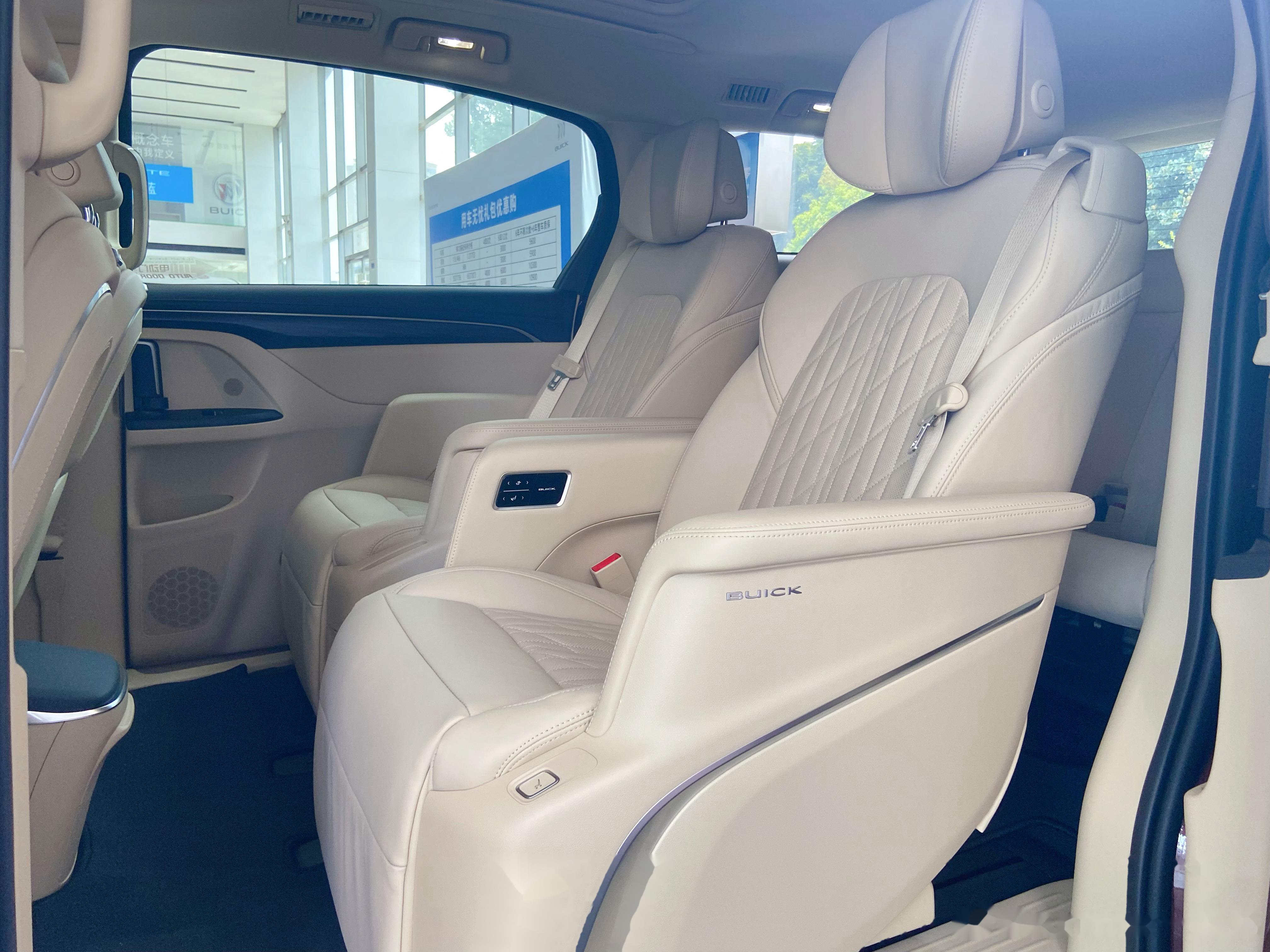 #谁能成为豪华MPV新宠，朋友买别克GL8，今天和朋友一起看了别克GL8真的非常_别克GL8社区_易车社区