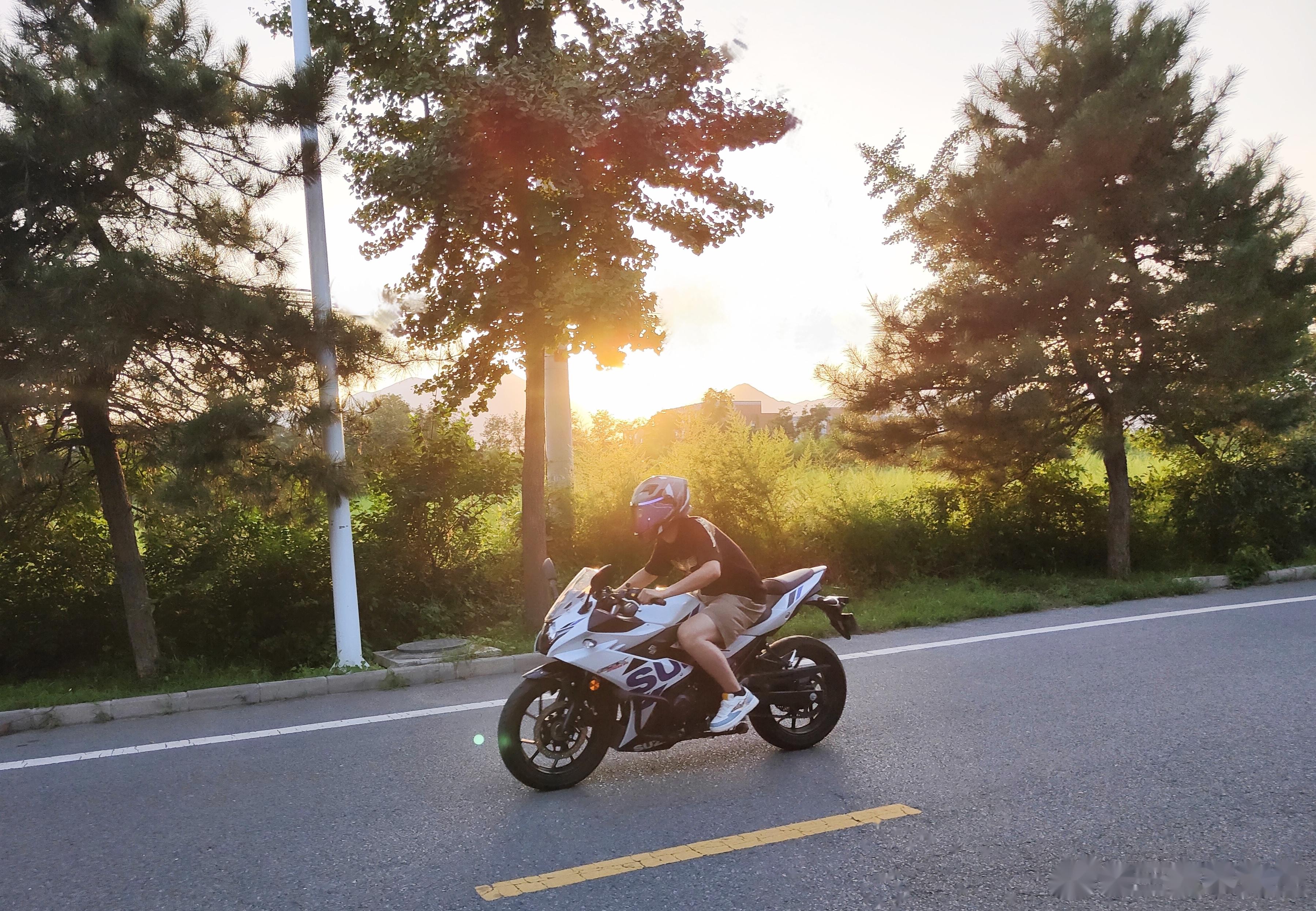 仿赛的快乐是踏板给不了的_摩托车社区_易车社区