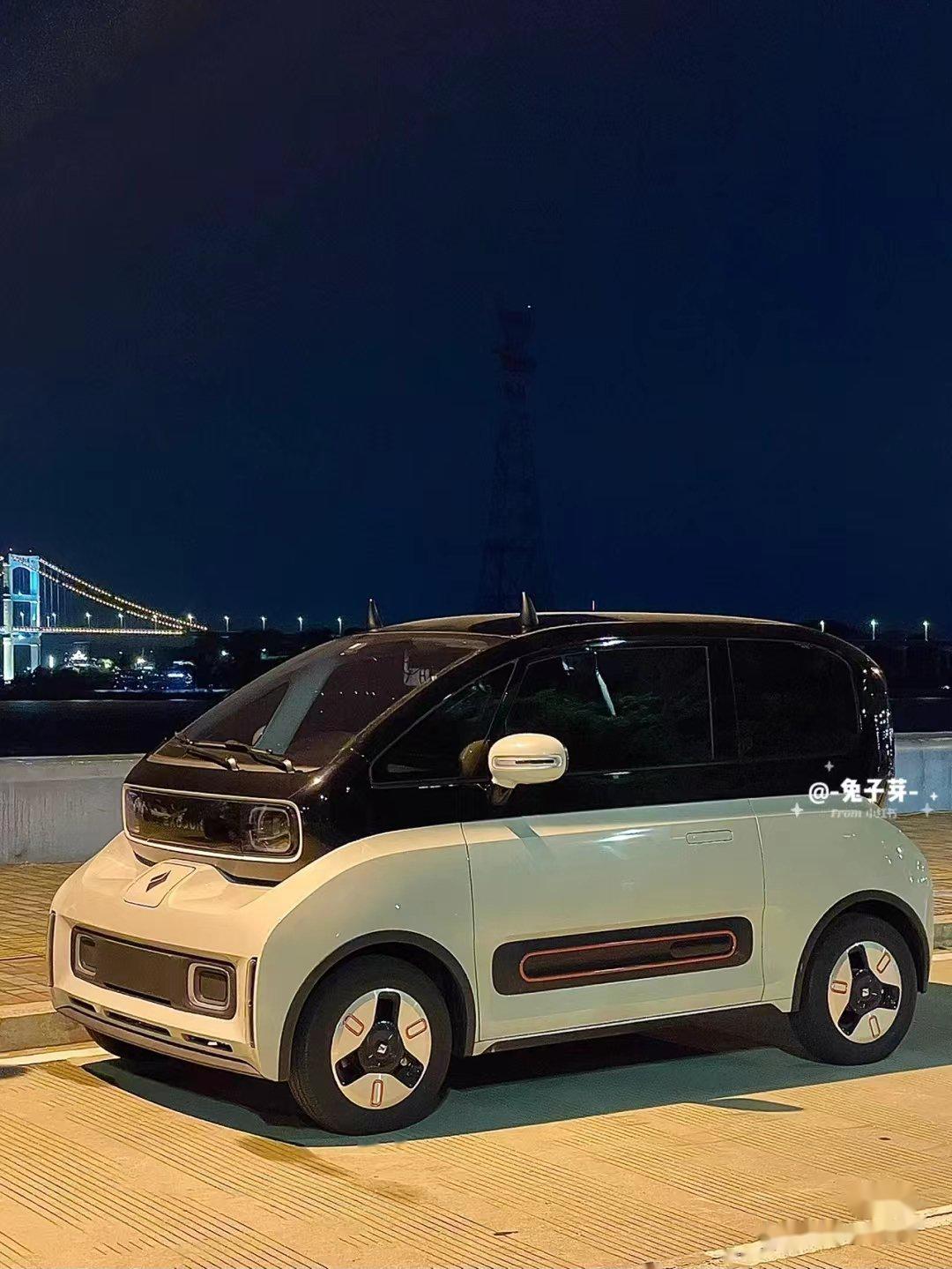 宝宝巴士版 #KiWi EV#来了~ 车顶牛角尖尖，车内“食欲”十足 你的汉堡包_undefined_易车社区