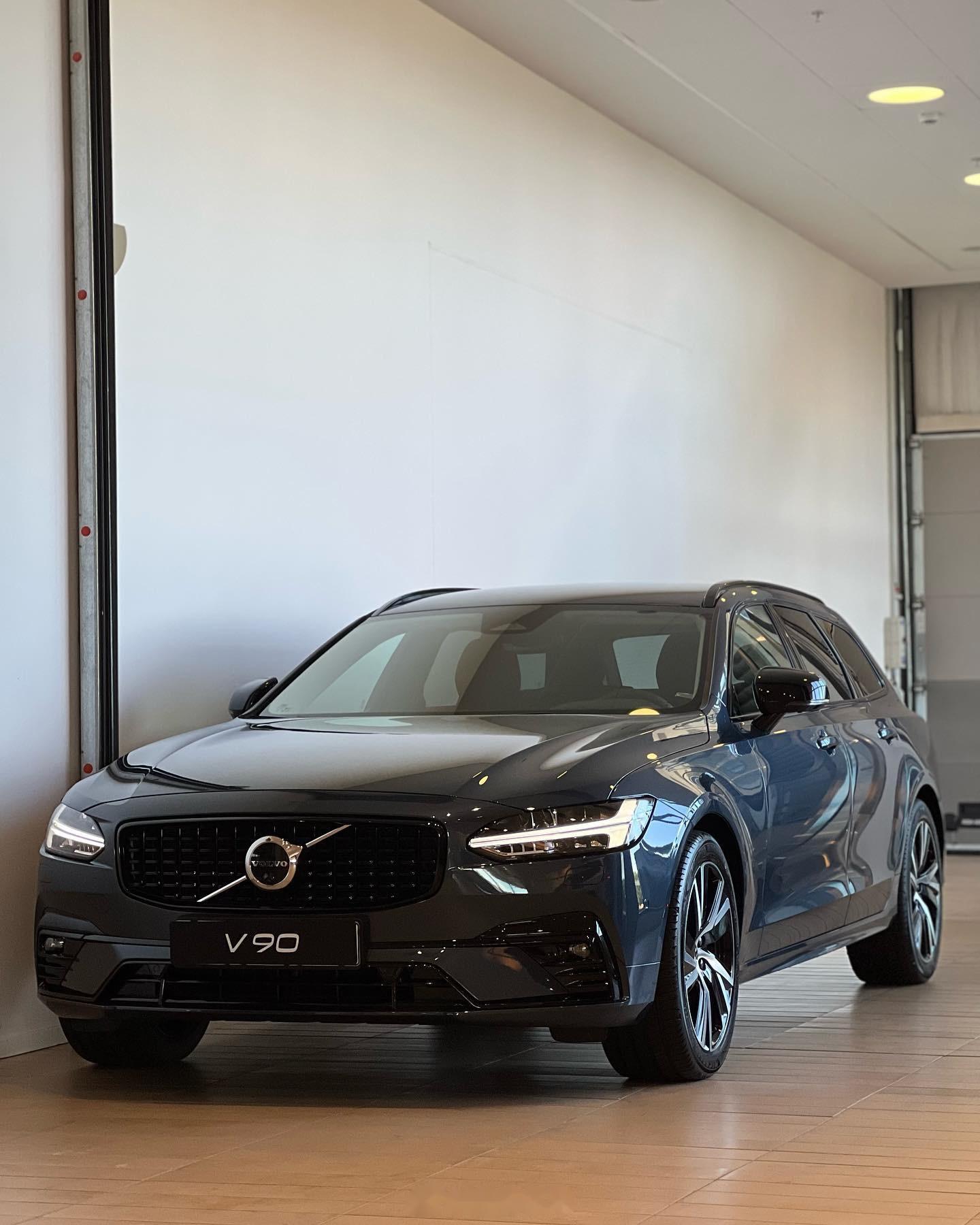 Volvo 2023 V90 B4 AWD V90 Volvo 2023 V90 B4 AWD V90