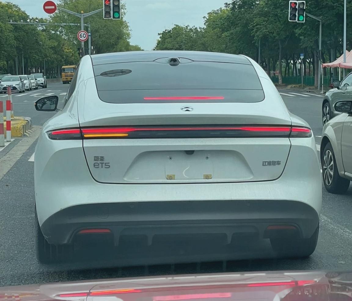 野生白色蔚来ET5的屁股，真性感_蔚来ET5社区_易车社区