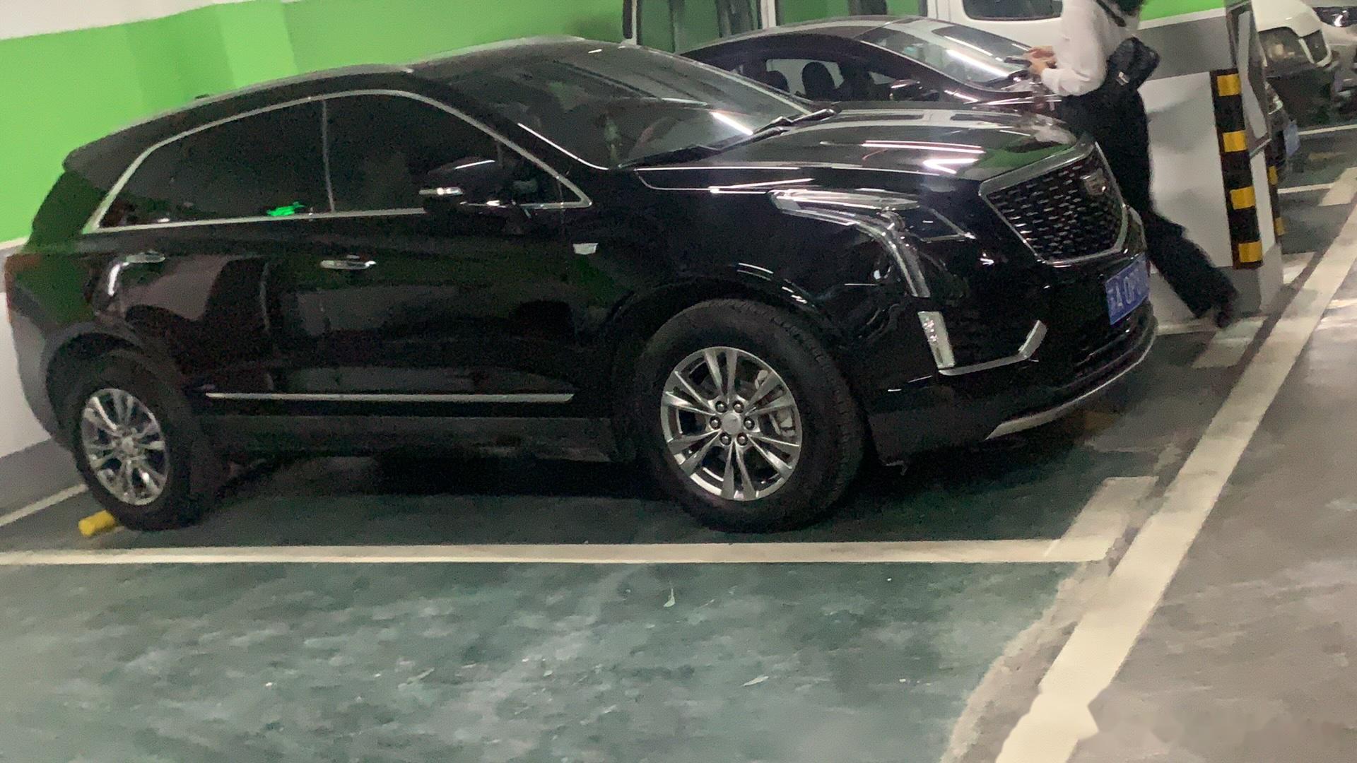 凯迪拉克 Xt5 帅照合集 拍照技术不是很好各位友友凑合着看_凯迪拉克XT5社区_易车社区