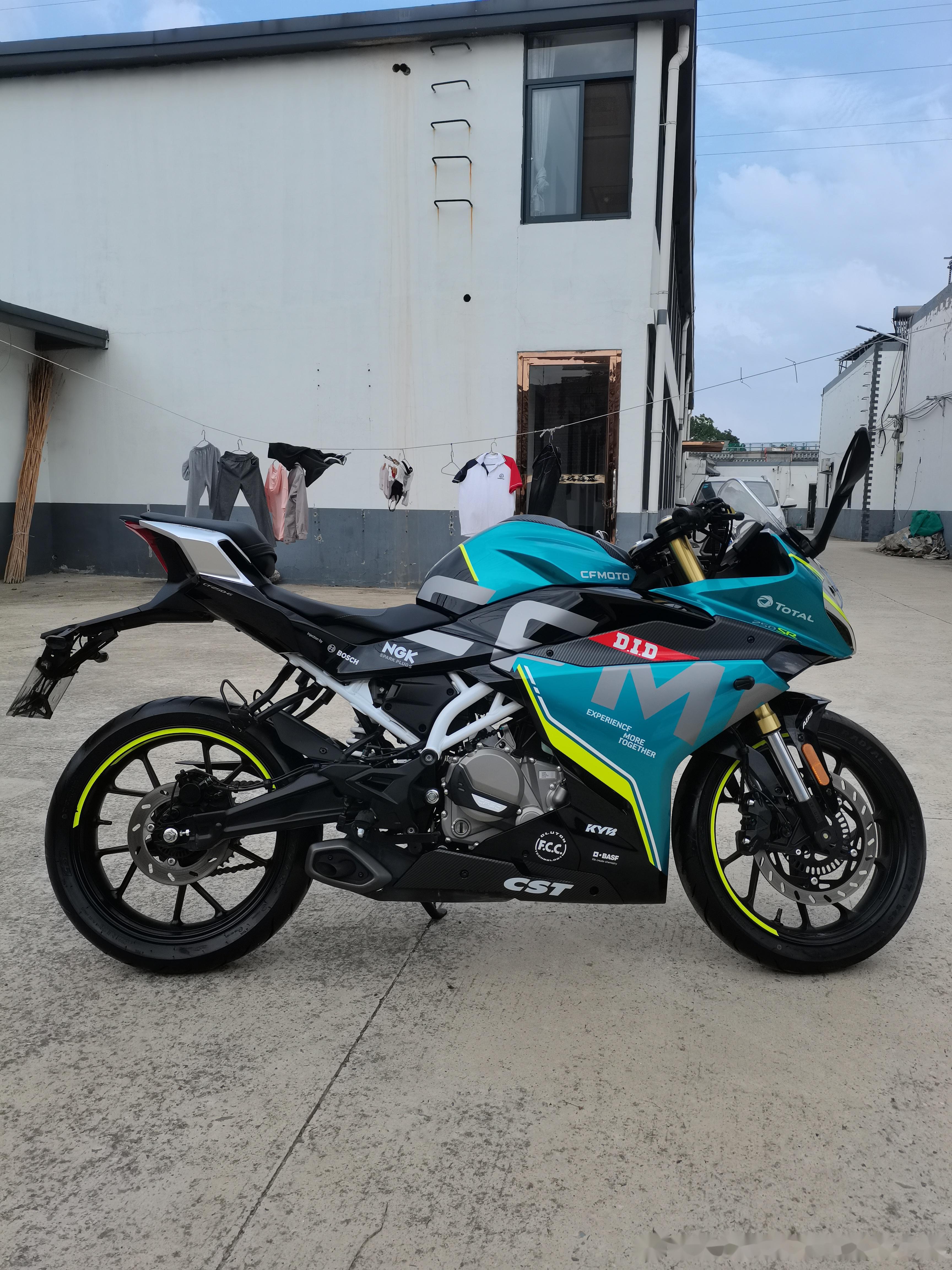 22年春风SR250赛道版 一千多公里 成色完美 新车上路两万多 现在只要一万多_摩托车社区_易车社区