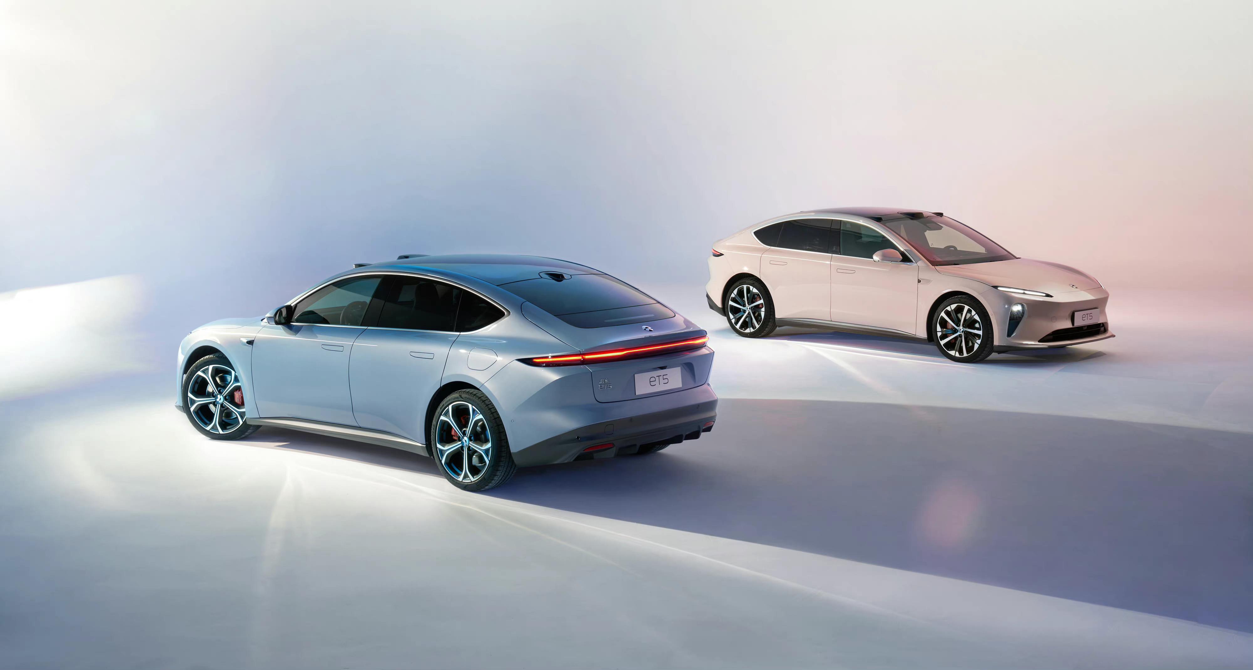 ET5内饰在造型上和ET7区别不大，但用料还是有些区别的，毕竟级别不一样。 仪表_蔚来ET7社区_易车社区