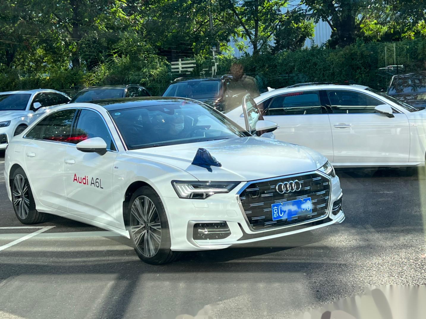 白色的A6L你见过几次？ 4S店说白色不好卖，所以就当个试驾车吧_奥迪A6L社区_易车社区