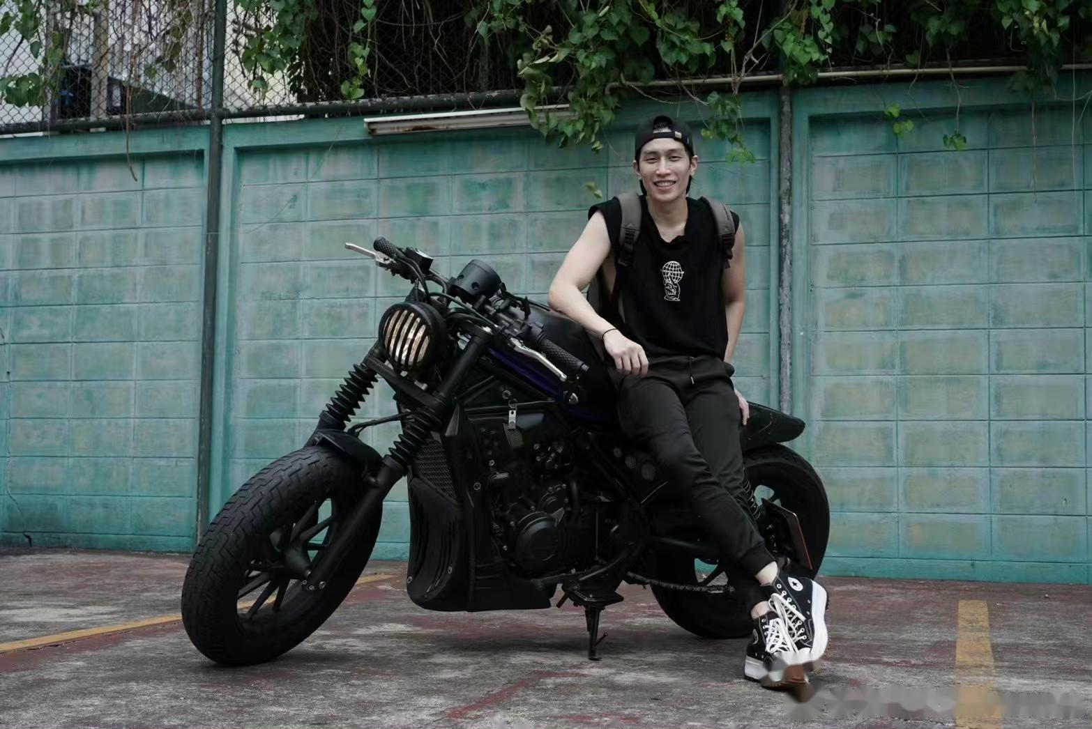 bsumettikul 柏宝喜欢凯旋bober，骑的是本田cm300，车车的手办_摩托车社区_易车社区
