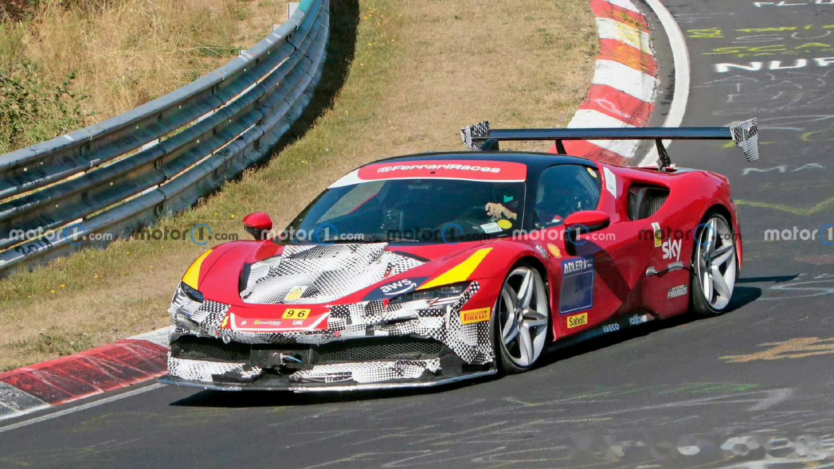 #汽车#法拉利 SF90 Versione Speciale谍照曝光，SF90的_有钱人的社区_易车社区