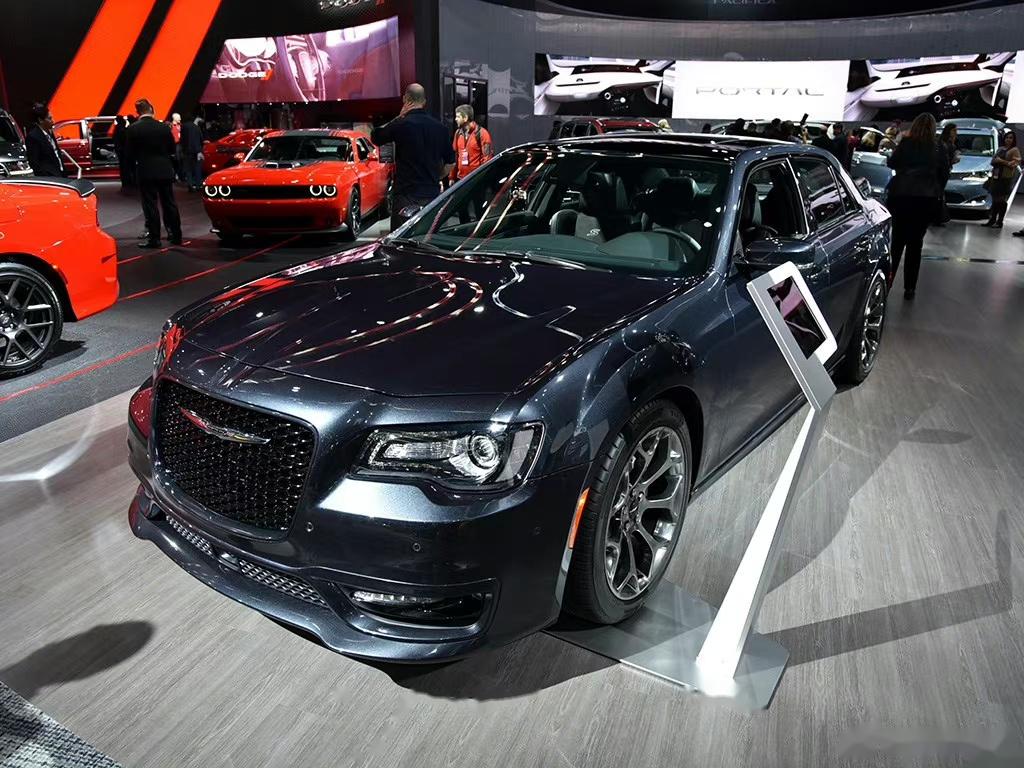 全新克莱斯勒300C发布了新车预告图，它可能将会搭载一台V8发动机，预告图仅展示_克莱斯勒300C社区_易车社区