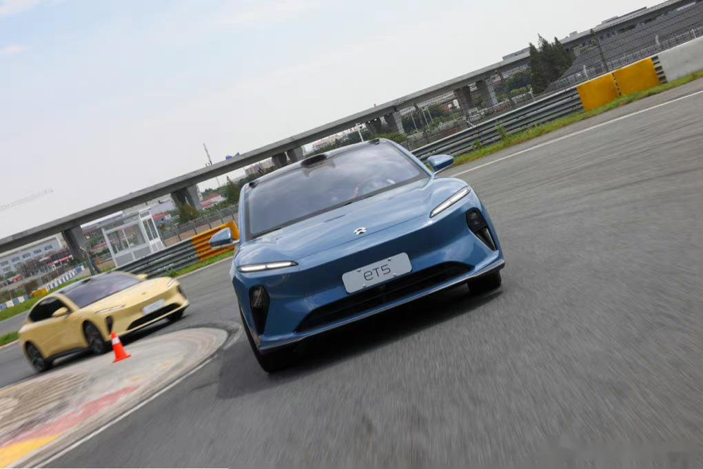 蔚来分享了一组 ET5 赛道官图 离新车首批交付只有半个月时间了，现在已经完成了_蔚来ET5社区_易车社区