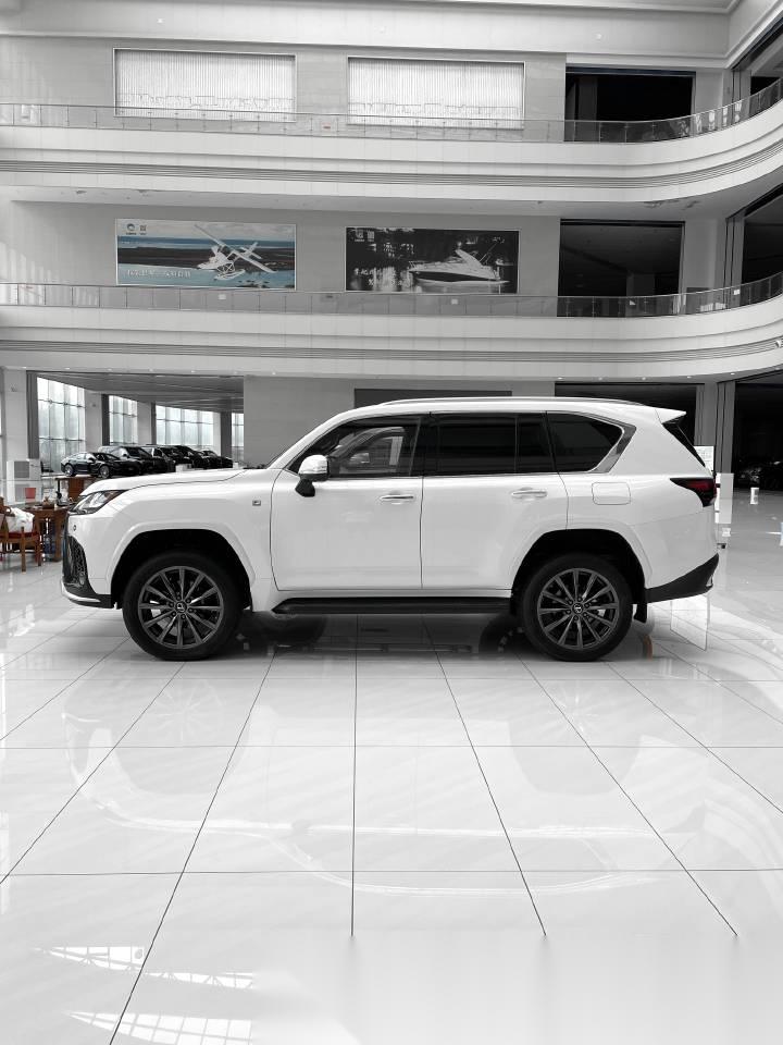 22款美版LX600 F-SPORT运动版 白/红，大连现车（无豪车税） 选配:_雷克萨斯LX社区_易车社区