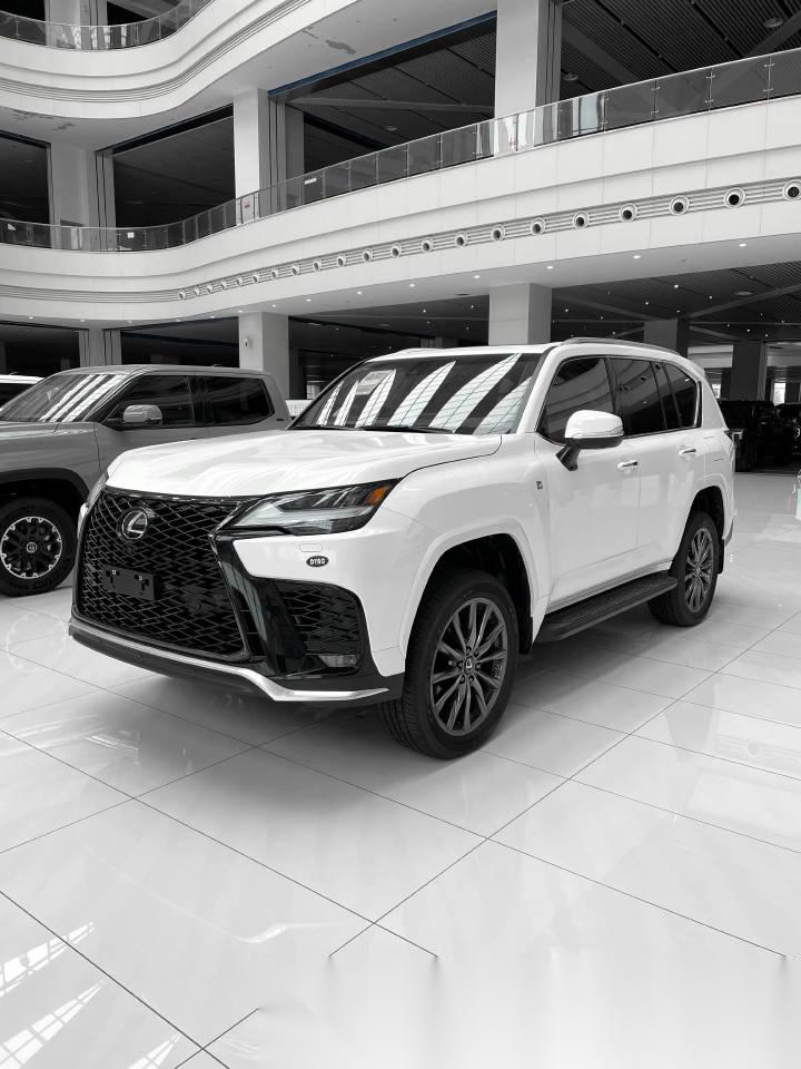 22款美版LX600 F-SPORT运动版 白/红，大连现车（无豪车税） 选配:_雷克萨斯LX社区_易车社区