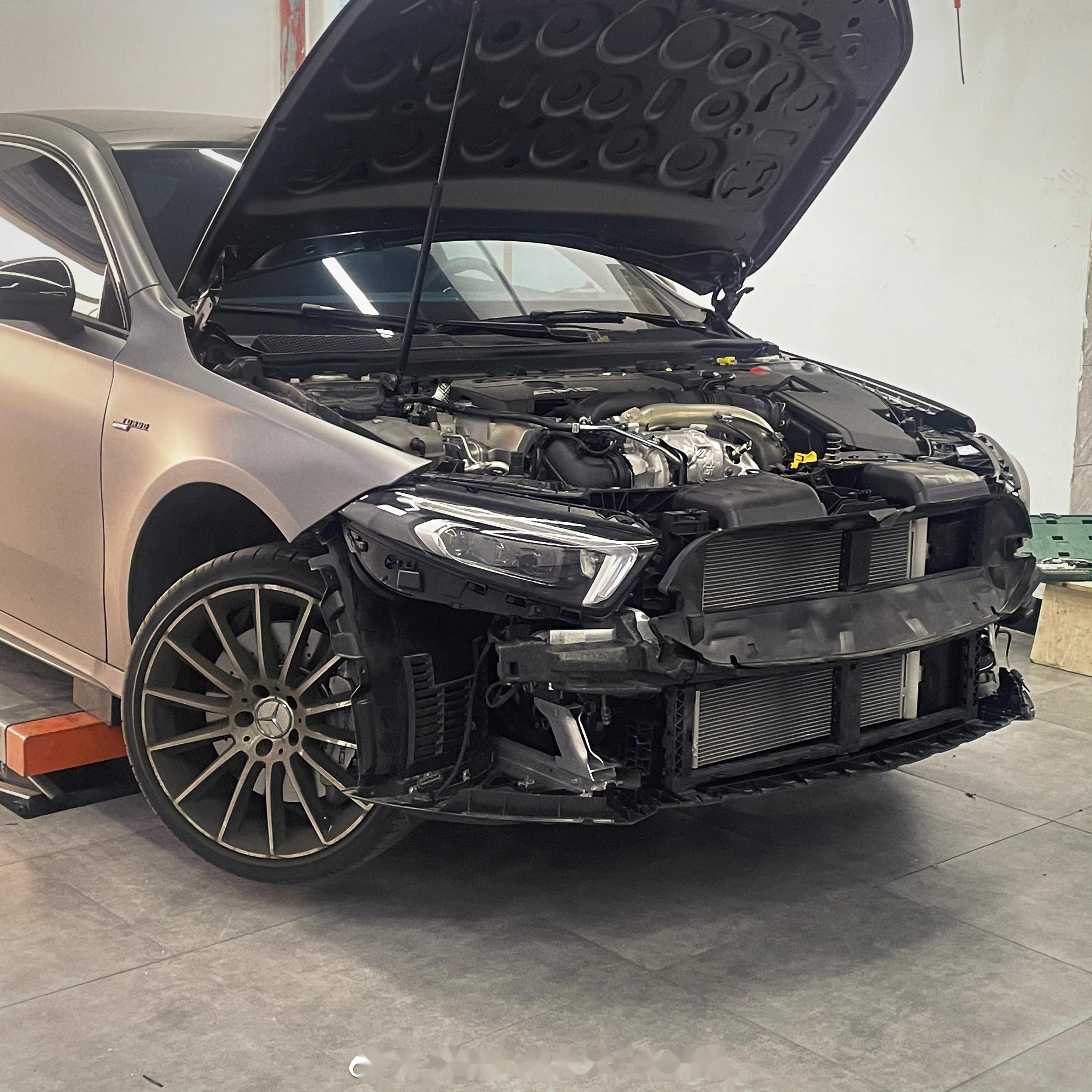 帅了还想更帅，那就改个车吧 #奔驰a35l amg# AN直瀑中网+前杠套件_奔驰A级 AMG社区_易车社区