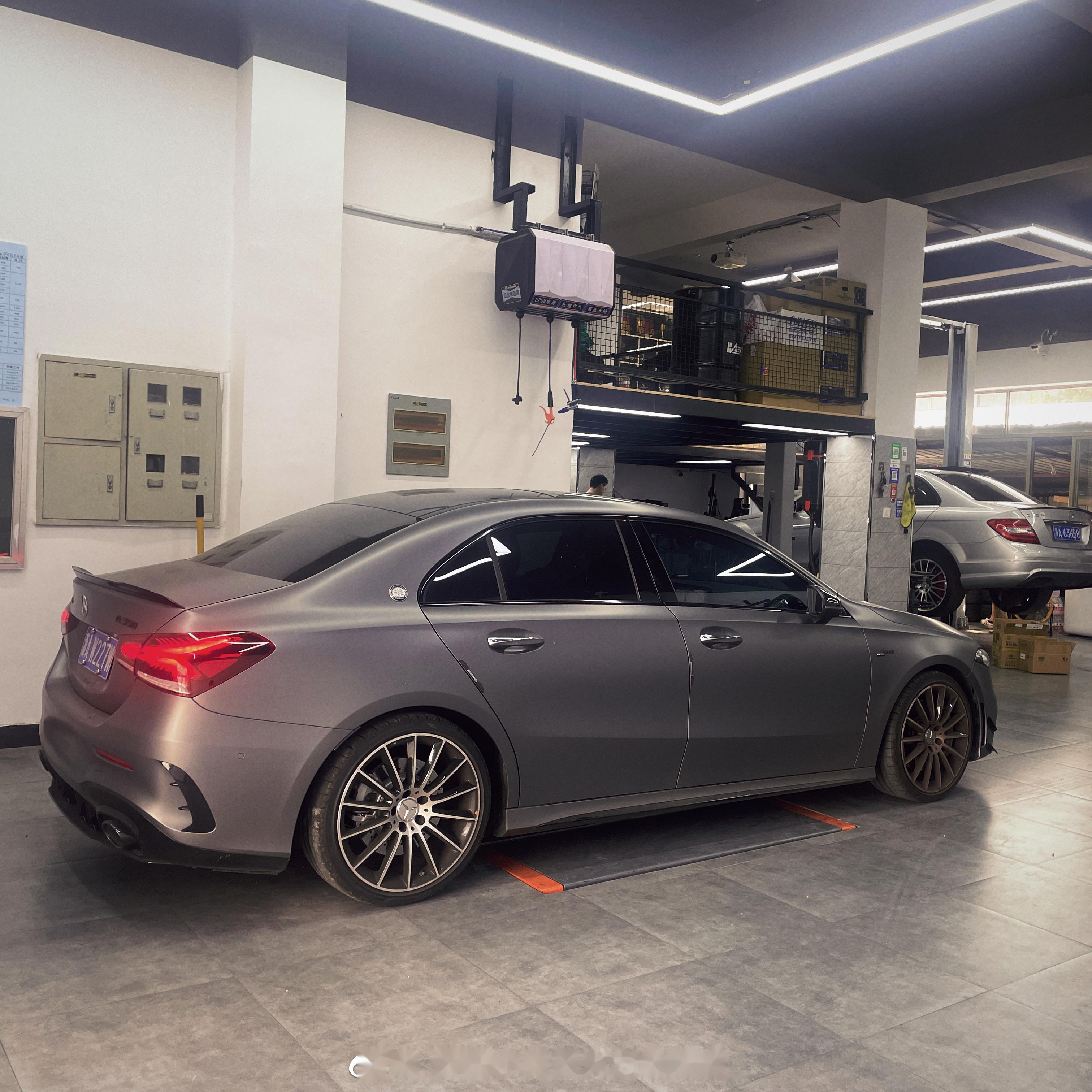 帅了还想更帅，那就改个车吧 #奔驰a35l amg# AN直瀑中网+前杠套件_奔驰A级 AMG社区_易车社区