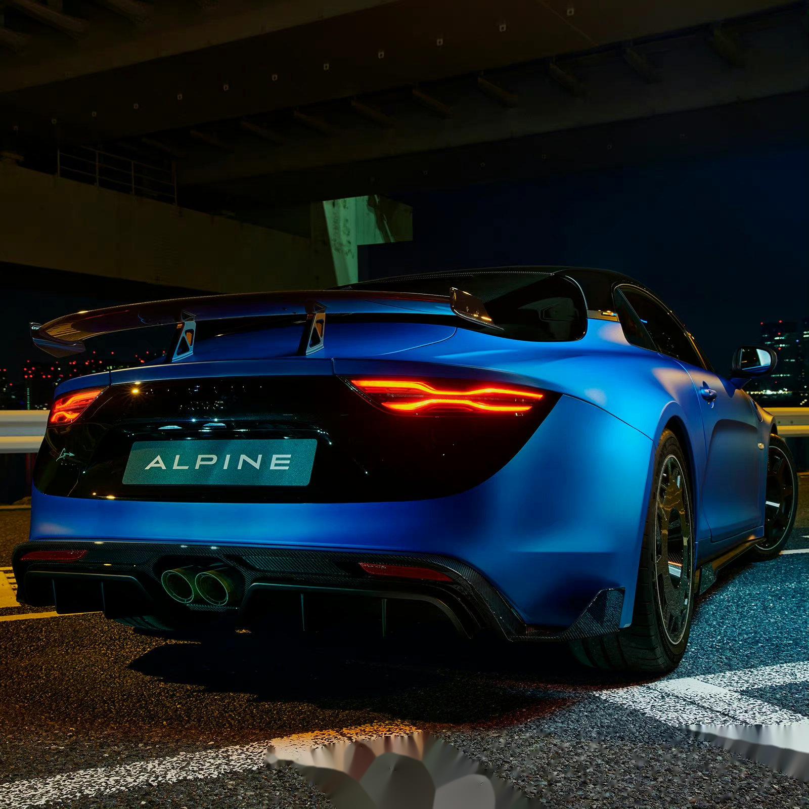 AlpineA110 R 引入一些经过重新设计的碳纤维部件，包括发动机罩壳、车顶_雷诺Alpine A110社区_易车社区