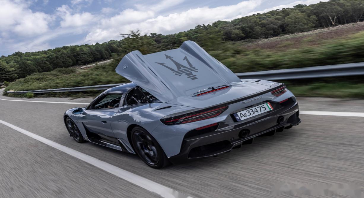 玛莎拉蒂MC20 玛莎拉蒂MC20并没有大众想象中的夸张和具有攻击力。相反的是，_undefined_易车社区