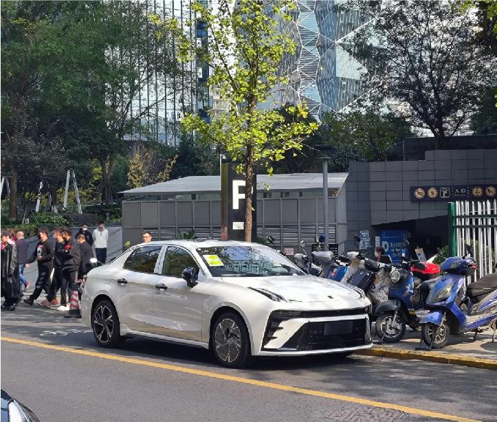 今天去4S店试驾了新款领克03，感觉挺不错的，它在动力方面搭载了2.0T劲pro_领克03社区_易车社区