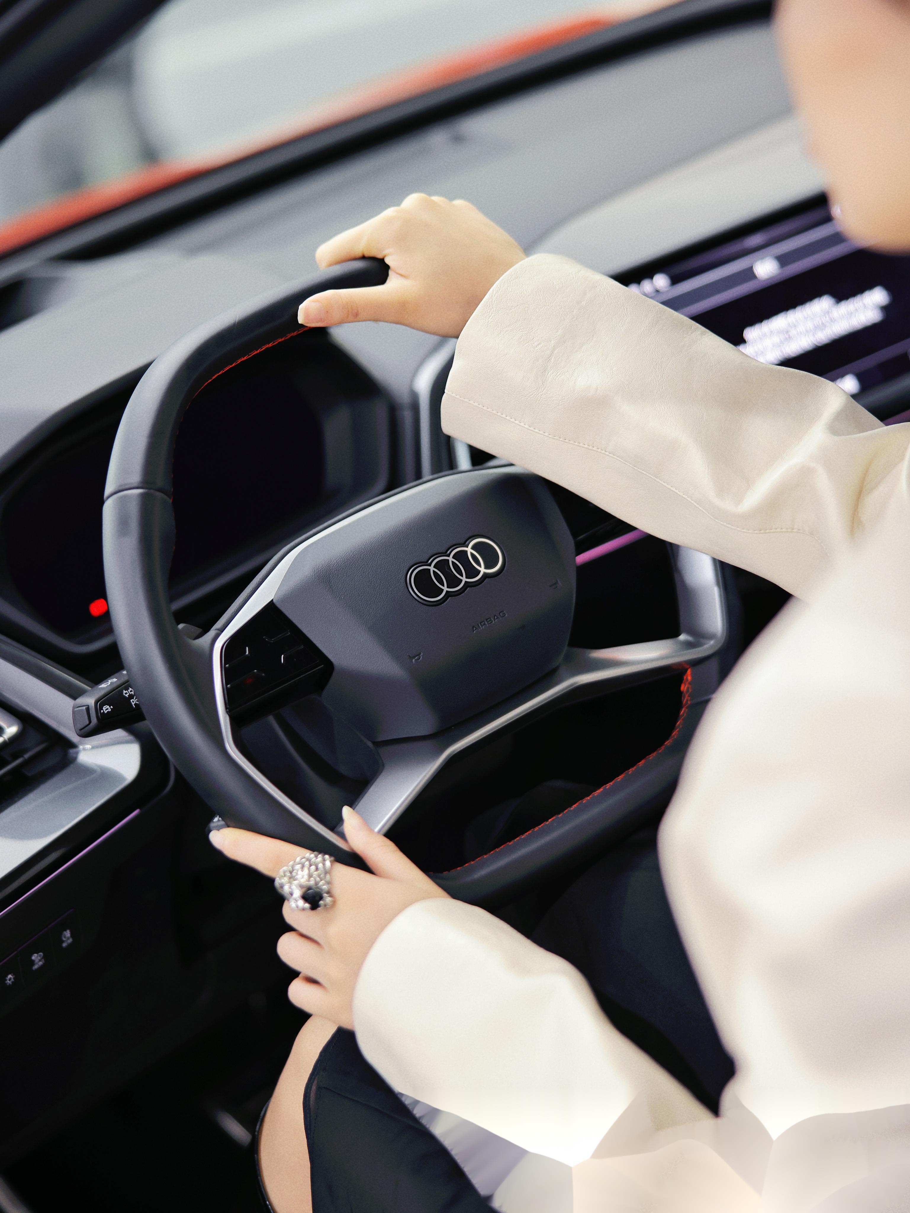 Q5e-tron 创势新生，奥迪首款“Roadjet 陆地专机” 「大圣红」艺创_捷途大圣社区_易车社区