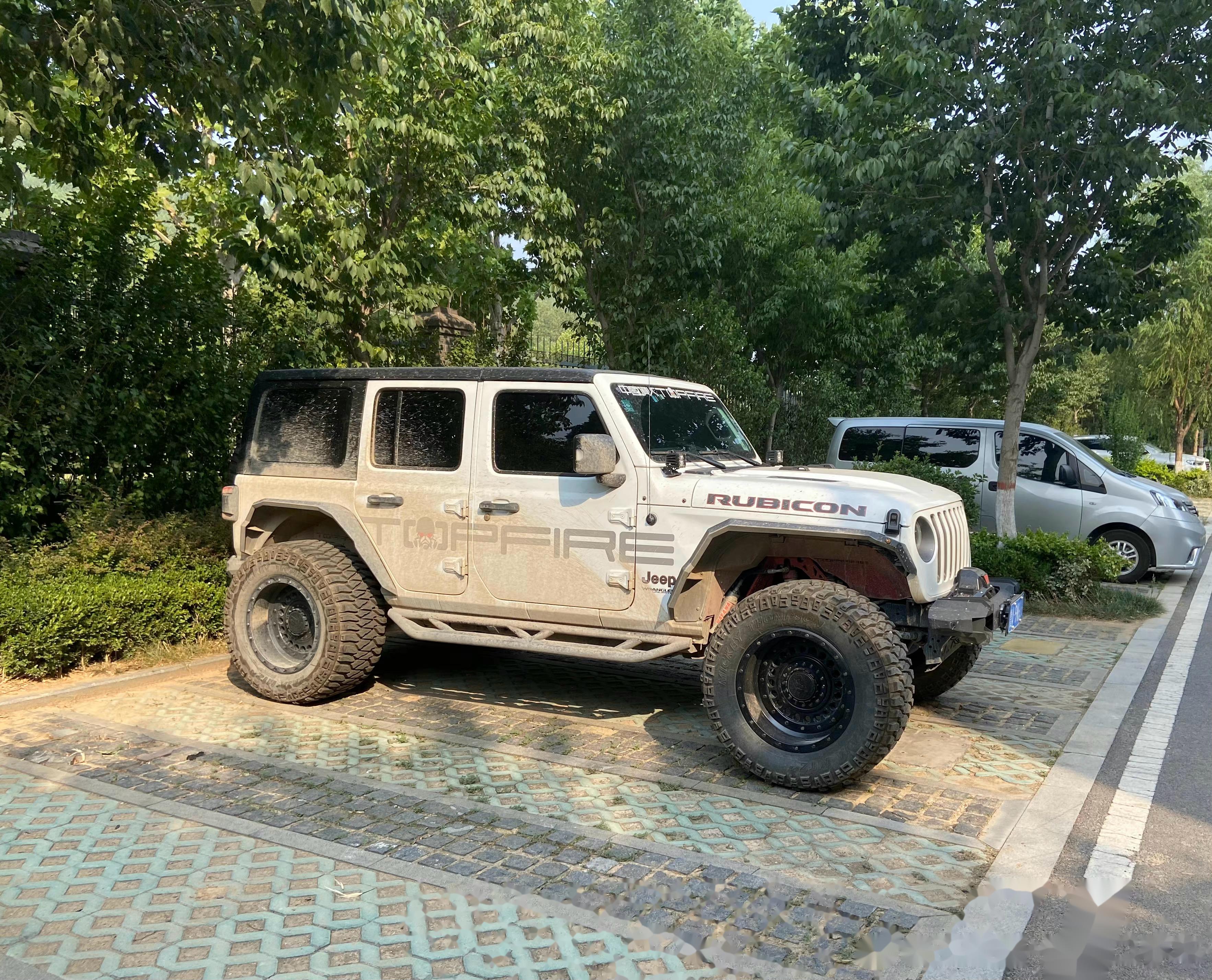 一些同行 可真有意思 一台 牧马人 还是rubicon的版本 更何况 改了 升高_牧马人社区_易车社区