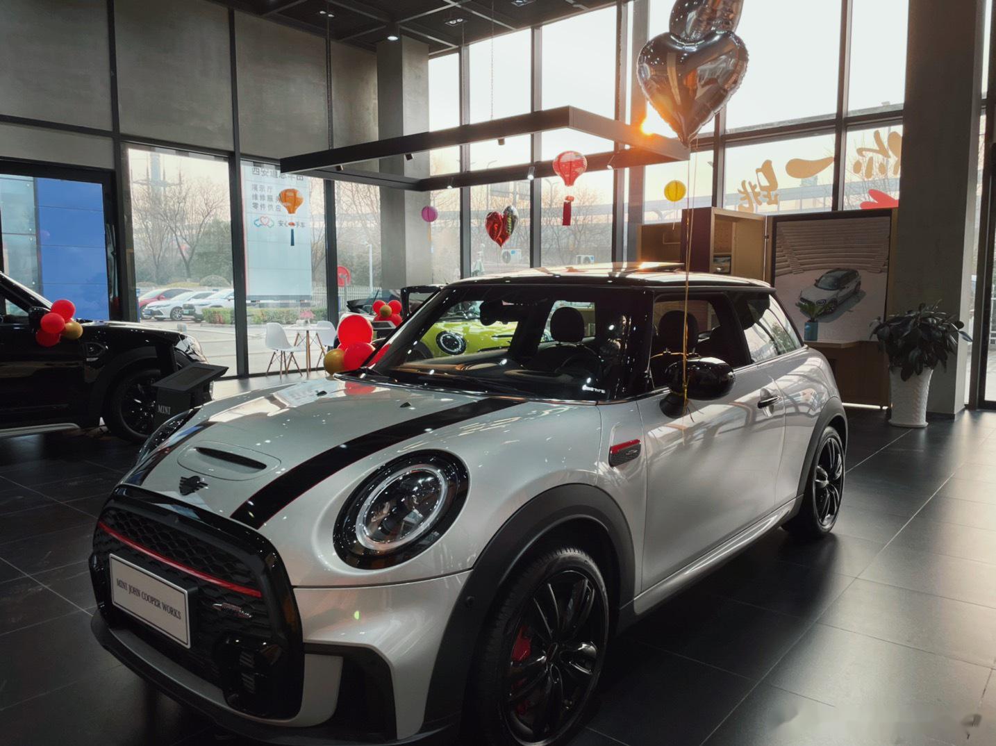 今天感受了一下mini的提速：小钢炮轰隆隆的声音太帅了然后总体感觉就是：人在车里_MINI社区_易车社区