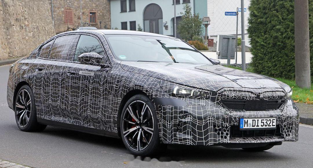 BMW G60 5系效果图，预计今年5月左右全球亮相，有消息称国产G68 5系将_宝马5系社区_易车社区