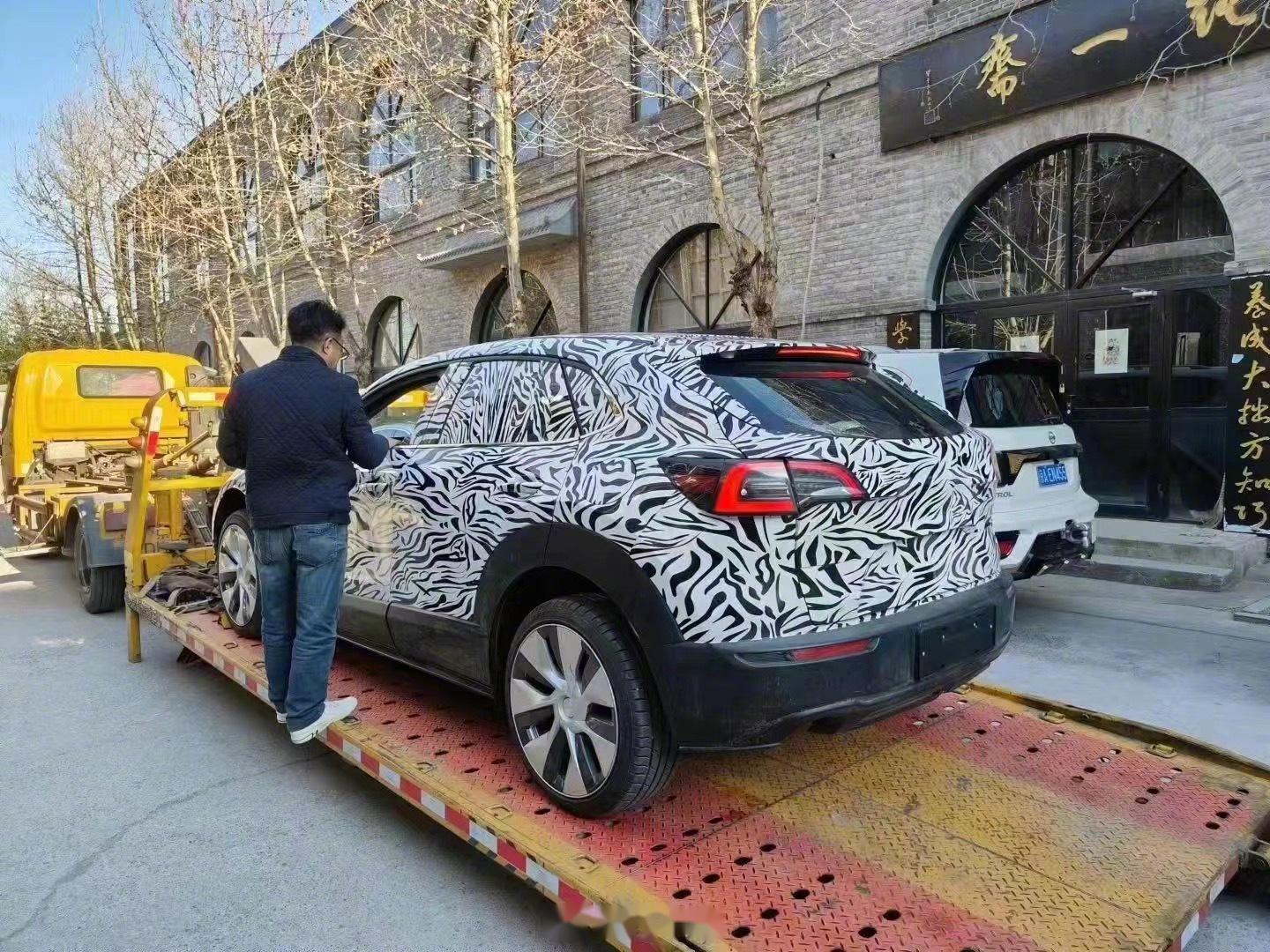 Model Q真的来了？现身于上海 定位于20万级别的紧凑型跨界SUV，有点像“_Model Y社区_易车社区