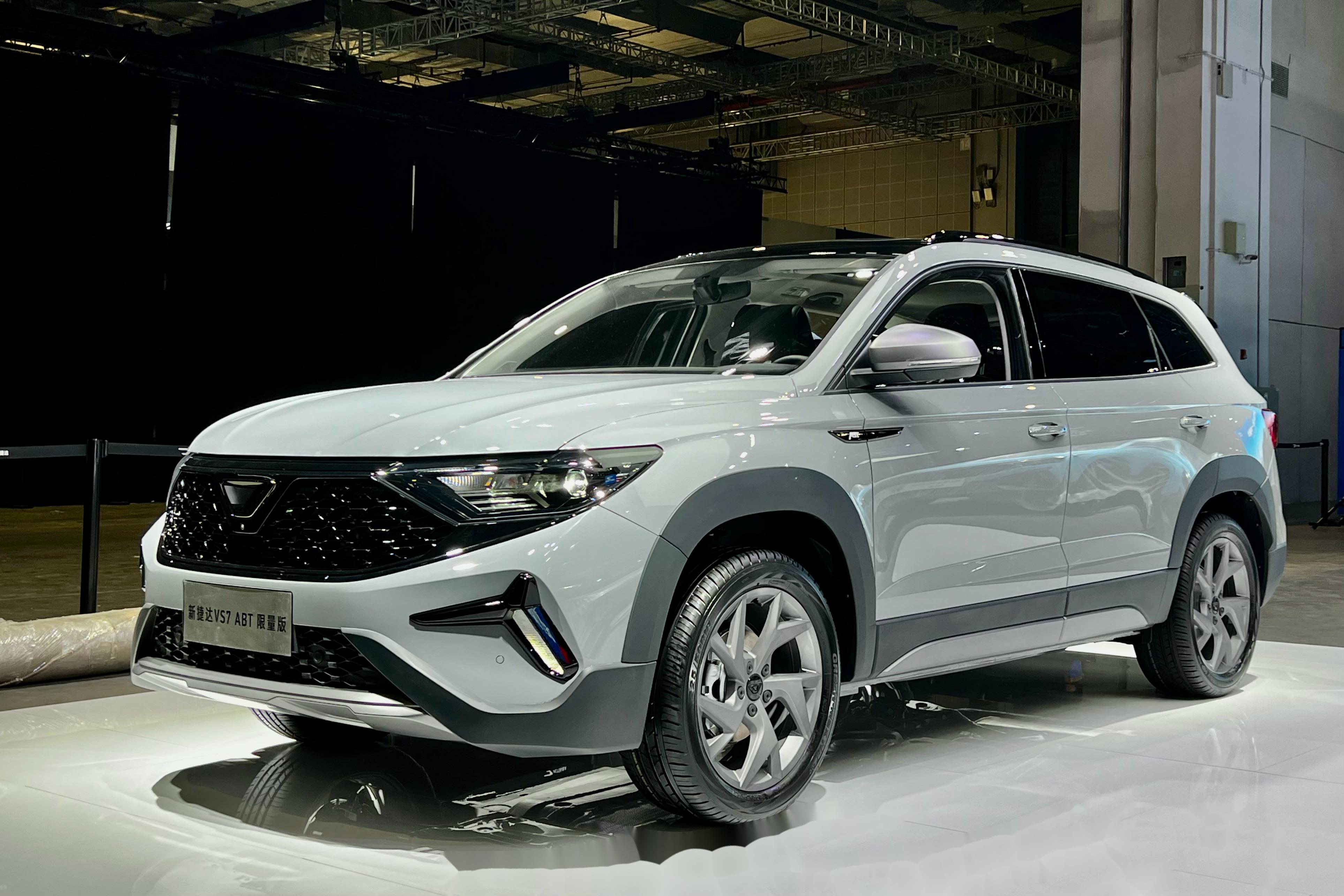 上海车展新捷达VS7 ABT限量版与广汽传祺影豹R·ABT同时亮相，两种完全不同_影豹社区_易车社区