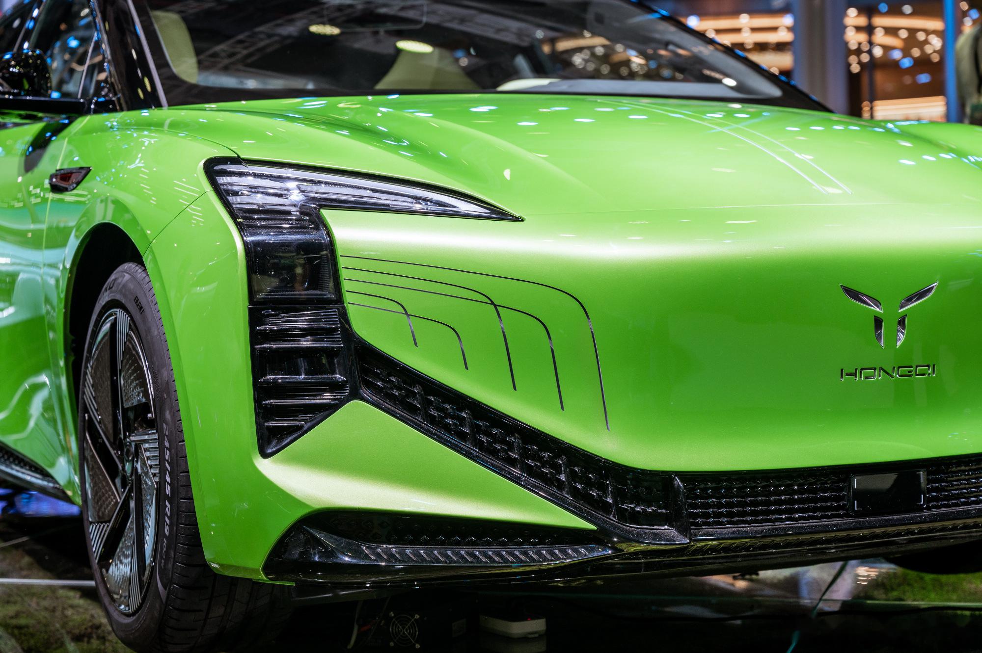 一汽红旗新能源E001全球首发 红旗首款纯电轿车出现了，零百加速3.9秒、超长续_红旗EH7社区_易车社区