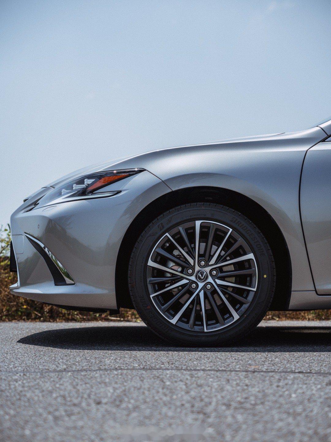 拍完雷克萨斯ES300臻享版，感觉这台车确实有内涵。 能够拥有选择的能力，不随波_雷克萨斯ES社区_易车社区