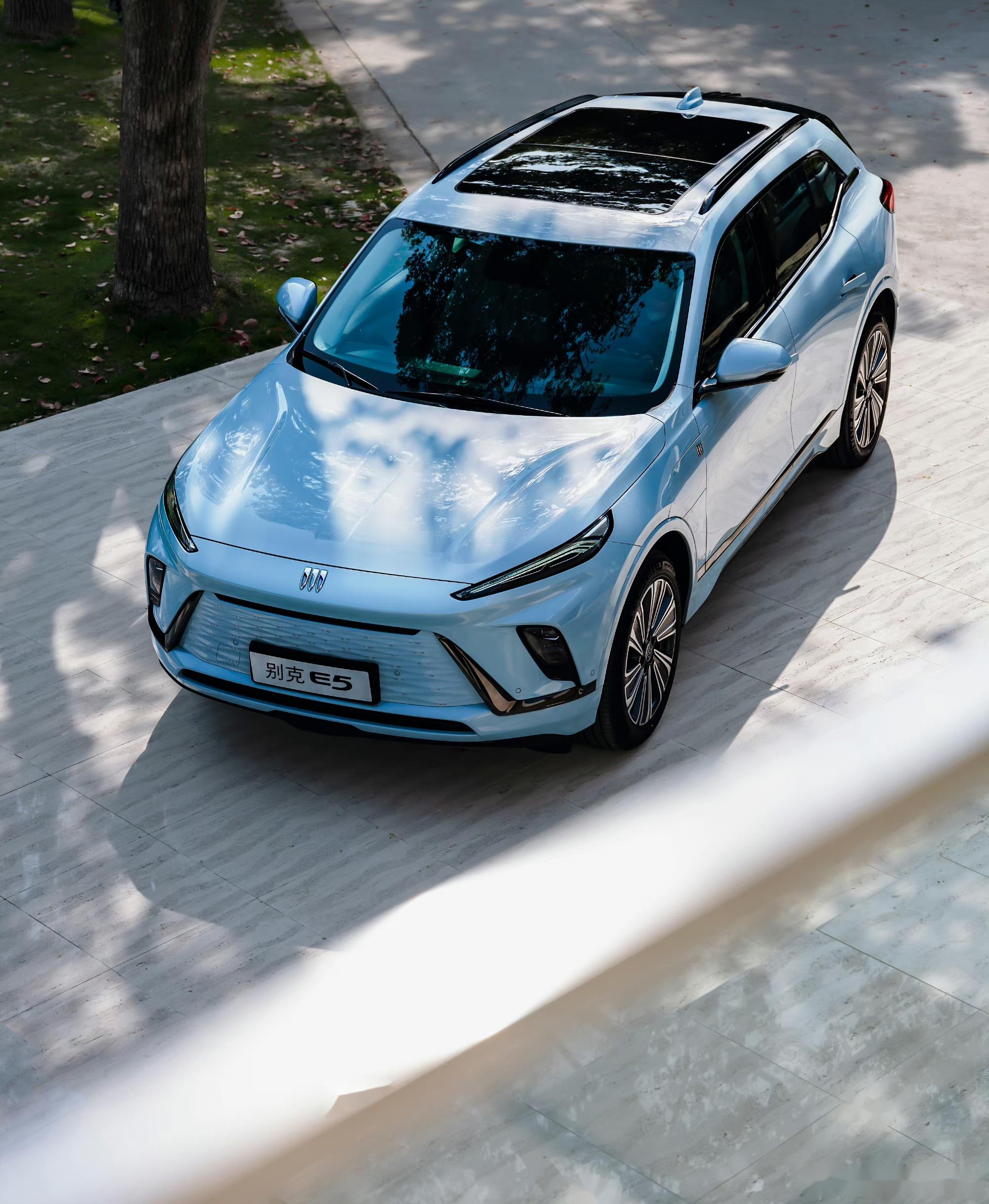 纯粹分享，别克E5的用户手册怎么看。 现在车辆交付都没有传统的大厚本的用户手册跟_别克E5社区_易车社区