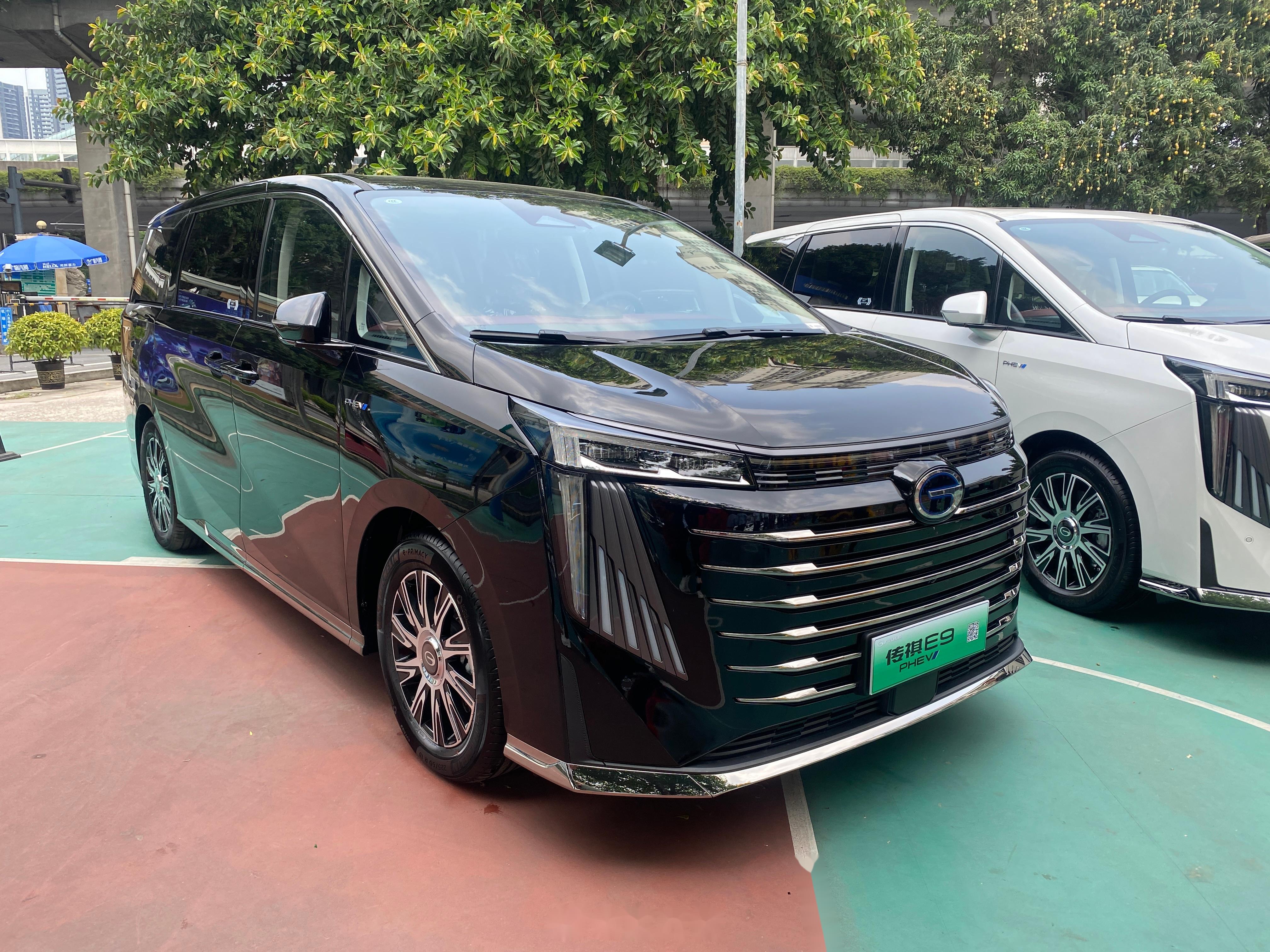 传祺E9的几种颜色，现场看紫色这款相当骚气，但要霸气还是宗师版，前脸有暗金饰条，_传祺E9社区_易车社区