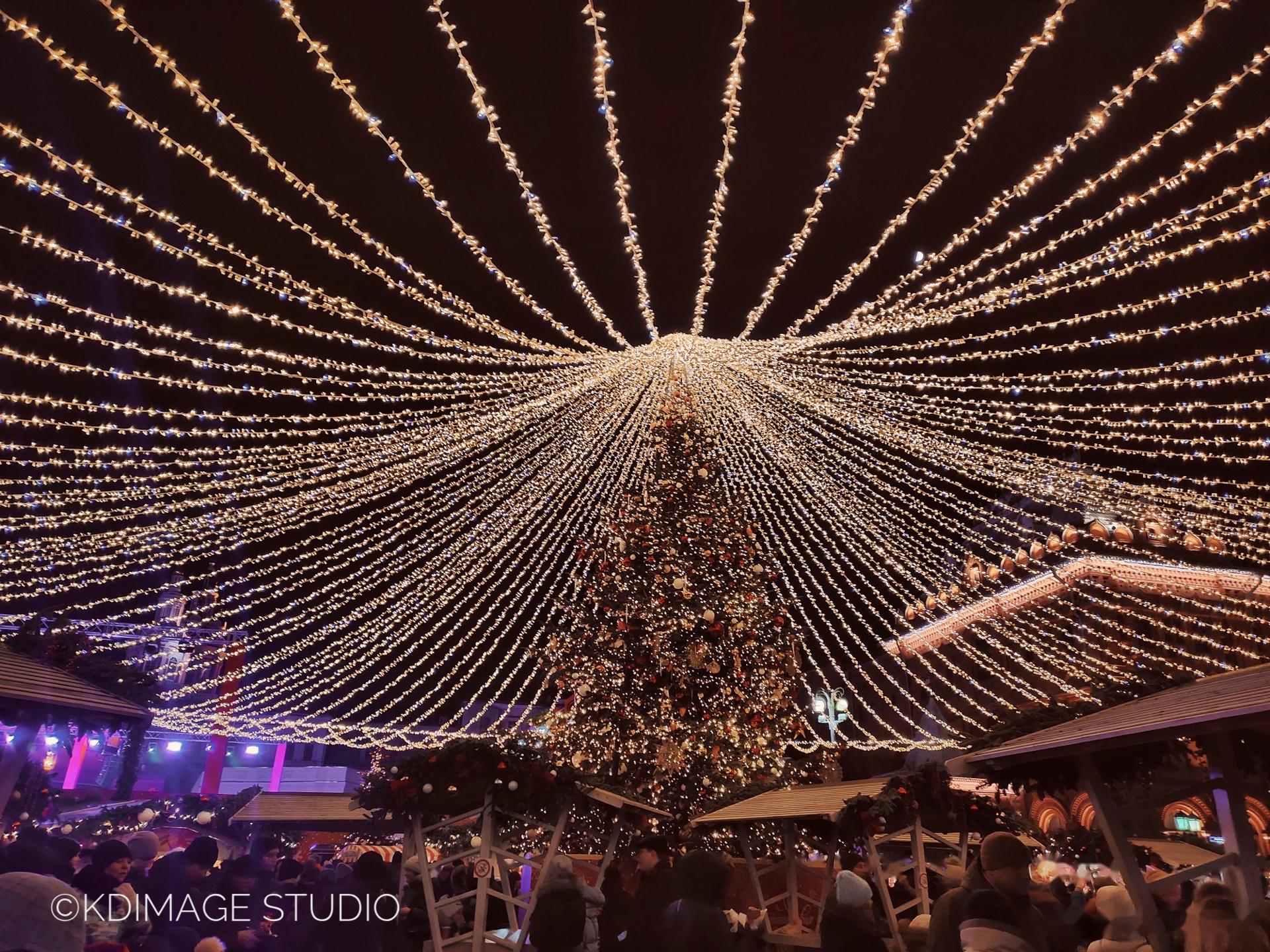 俄罗斯的圣诞节在1月7日，而庆祝狂欢节从十二月中到一月中。莫斯科街上的灯饰非常华_汽车杂谈社区_易车社区