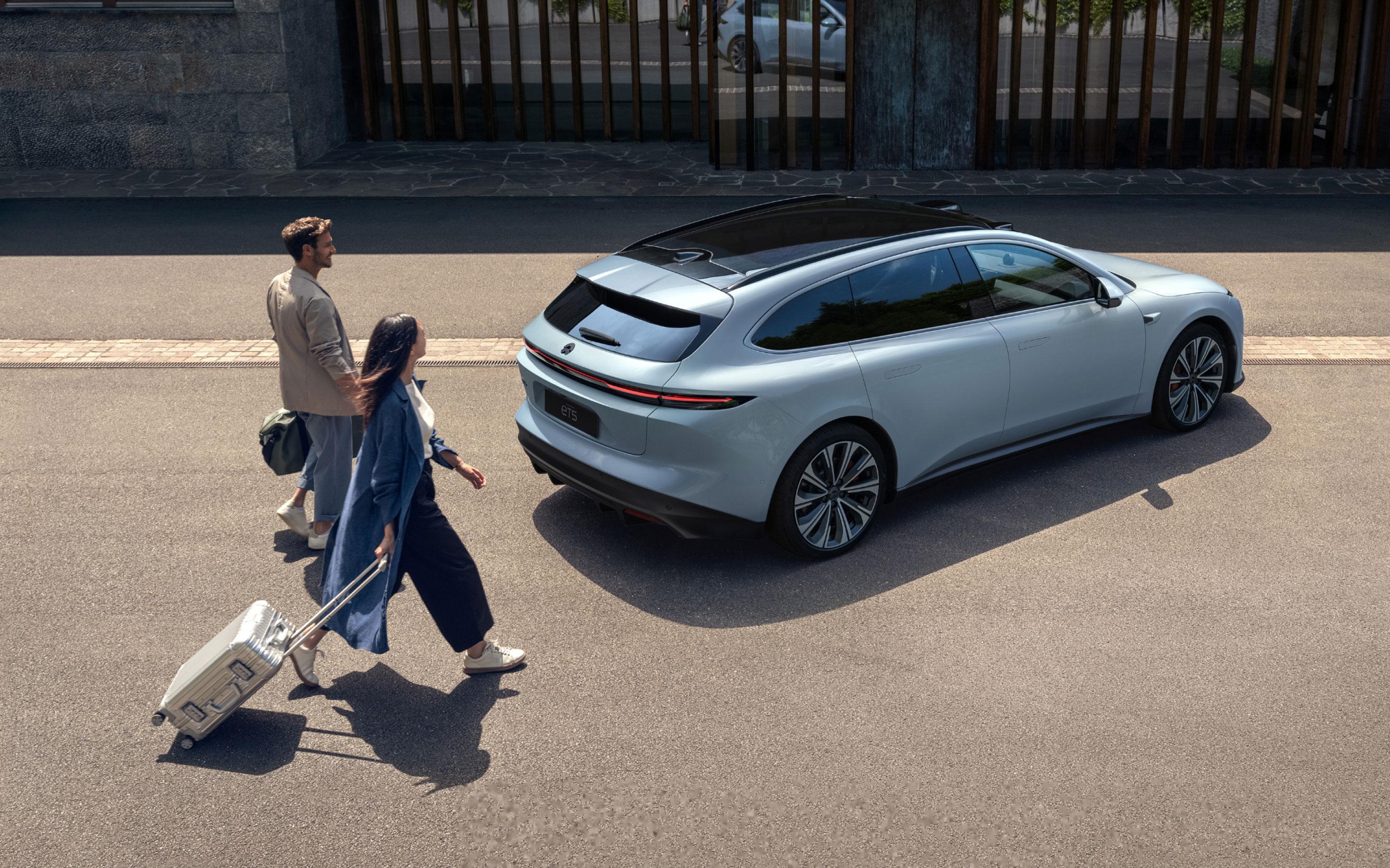 ET5T和ET5轿车同价，都是29.8。 厚脸皮蹭一下，蔚来这是受我“加点铁皮不_蔚来ET5社区_易车社区