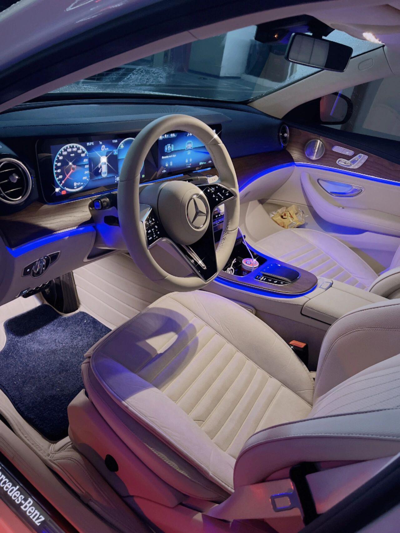 奔驰E300L豪华版游艇蓝 买了快一年了行驶了2000多公里，最近准备换车了 车_奔驰E级社区_易车社区