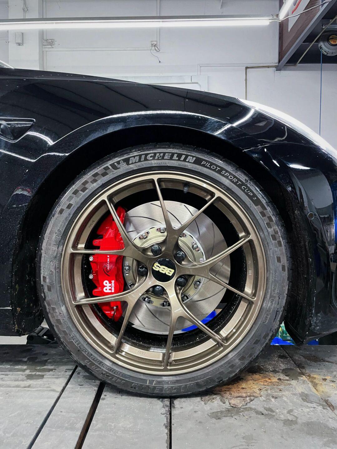 特斯拉model3升级AP9560刹车，六活塞卡钳_Model 3社区_易车社区