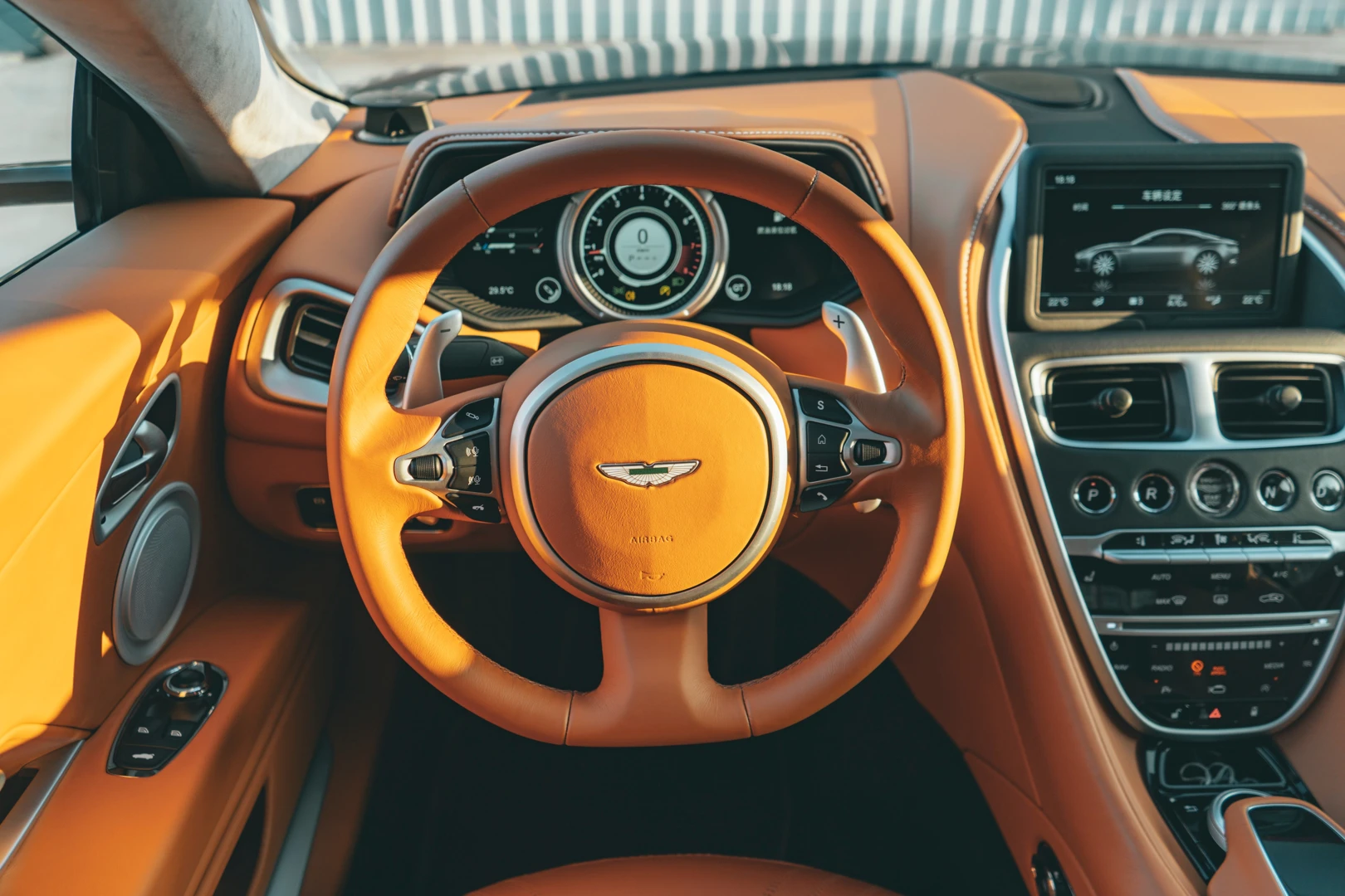 21年阿斯顿马丁DB11 精品车况 高配置 经典优雅配色 骑士灰外观 牛津棕内_有钱人的社区_易车社区