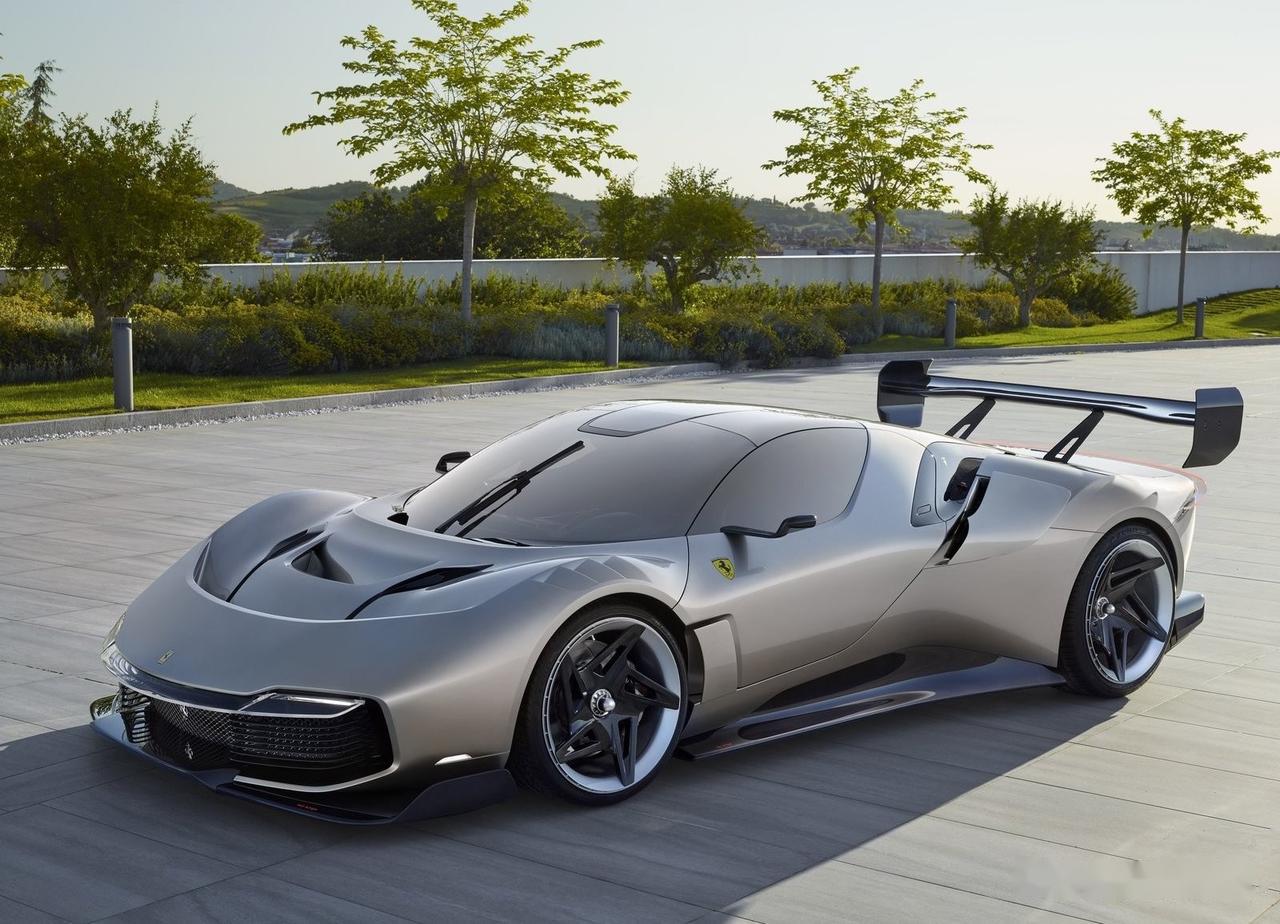 赏一波法拉利KC23。不同于法家其它定制车型，它是一款专为赛道而来的新车。_汽车杂谈社区_易车社区