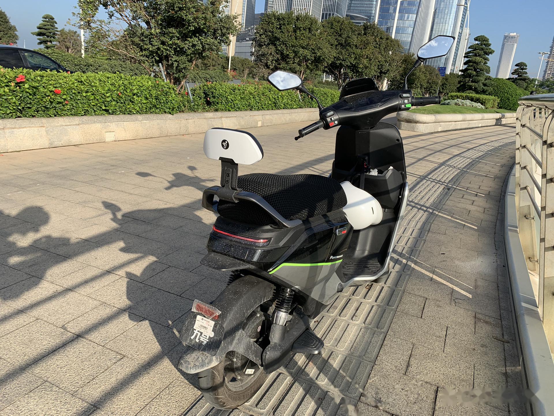 九号机械师Mmax110P换官方4868电池 路边随手拍，看到太阳不错就拍了一组_汽车杂谈社区_易车社区