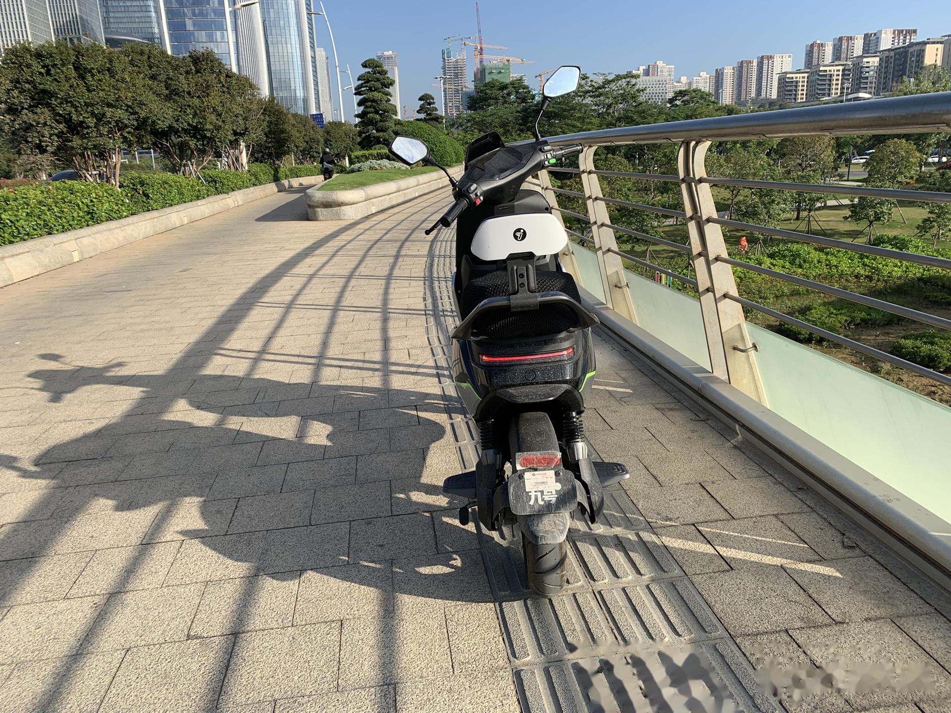 九号机械师Mmax110P换官方4868电池 路边随手拍，看到太阳不错就拍了一组_汽车杂谈社区_易车社区