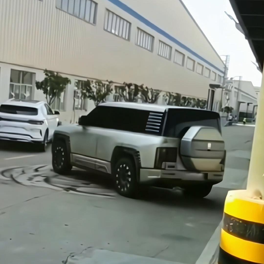 比亚迪仰望u8，一款能够原地掉头横着走的酷炫车型，展现了比亚迪在科技领域的强大实_仰望U8社区_易车社区