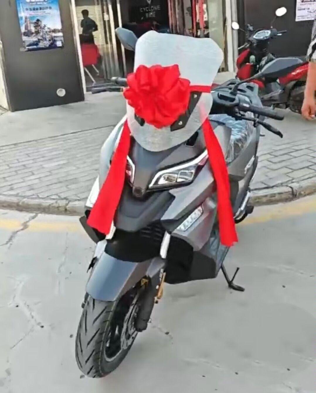 最满意：23款赛科龙RT2运动的外观设计风格，颜色有:牛油果绿、运动白、机甲黑、_汽车杂谈社区_易车社区