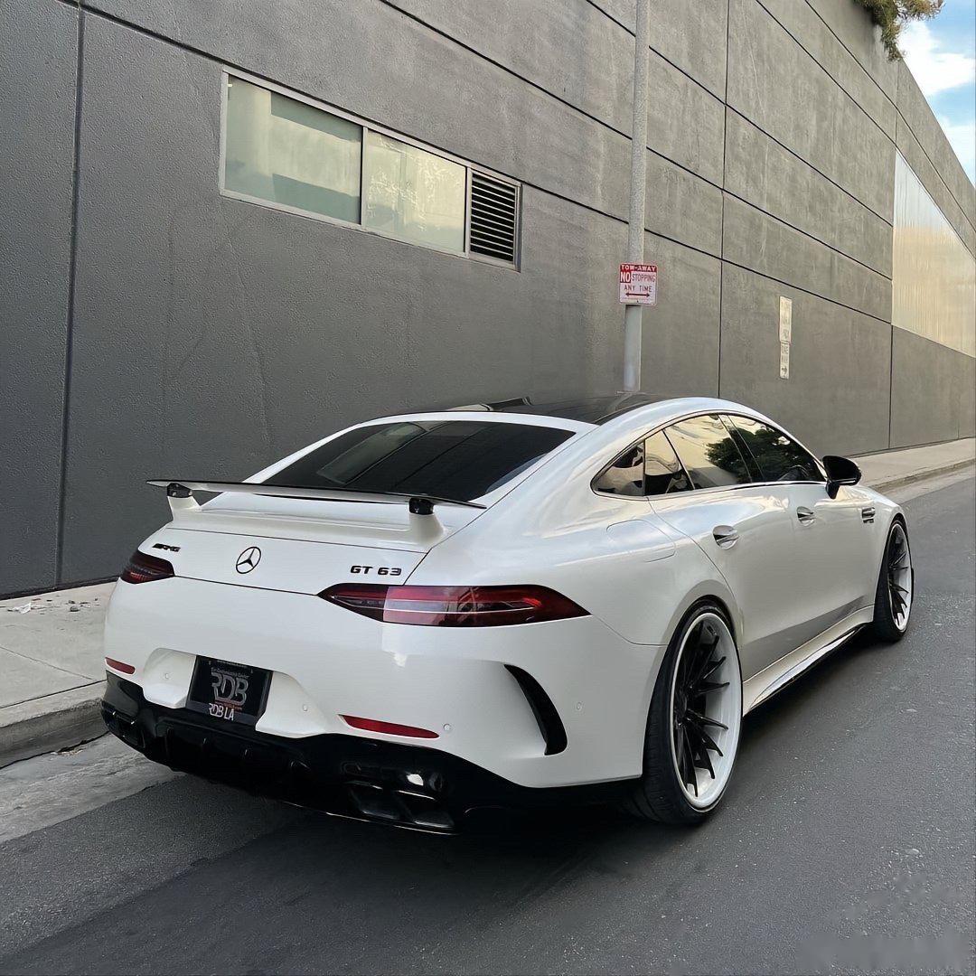 奔驰GT63 奔驰4门轿跑里的颜值巅峰之作 4.0V8 的发动机，在满足颜值的同_有钱人的社区_易车社区