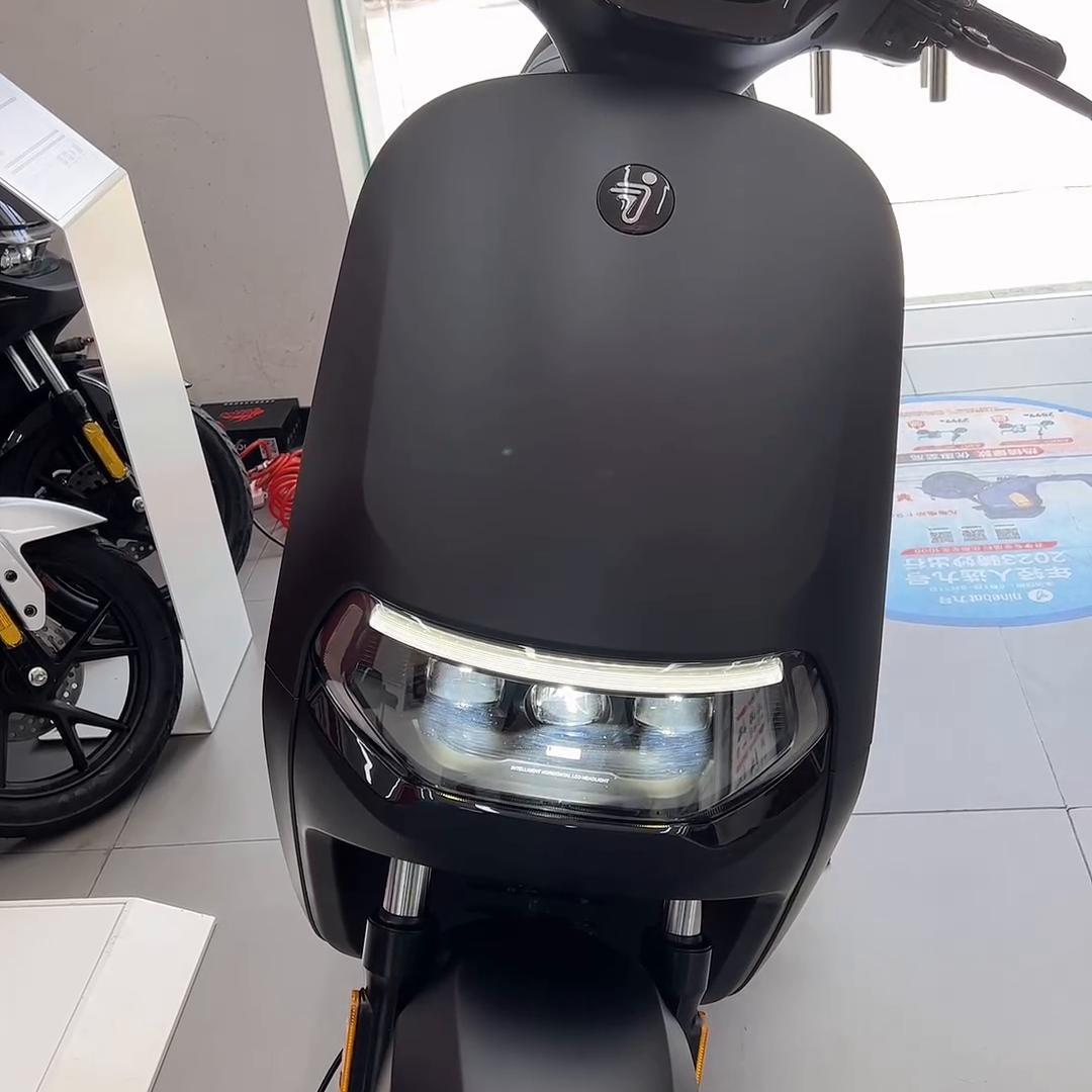 今天给大家介绍一款九号电动车E300P，它不仅外观迷人，更重要的是性能卓越。百公_奔驰E级社区_易车社区