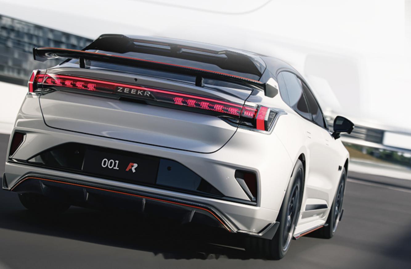 极氪百万超跑 极氪001FR，将于技术进化日亮相。 前唇、侧裙、后扩散器、尾翼、_ZEEKR 001社区_易车社区